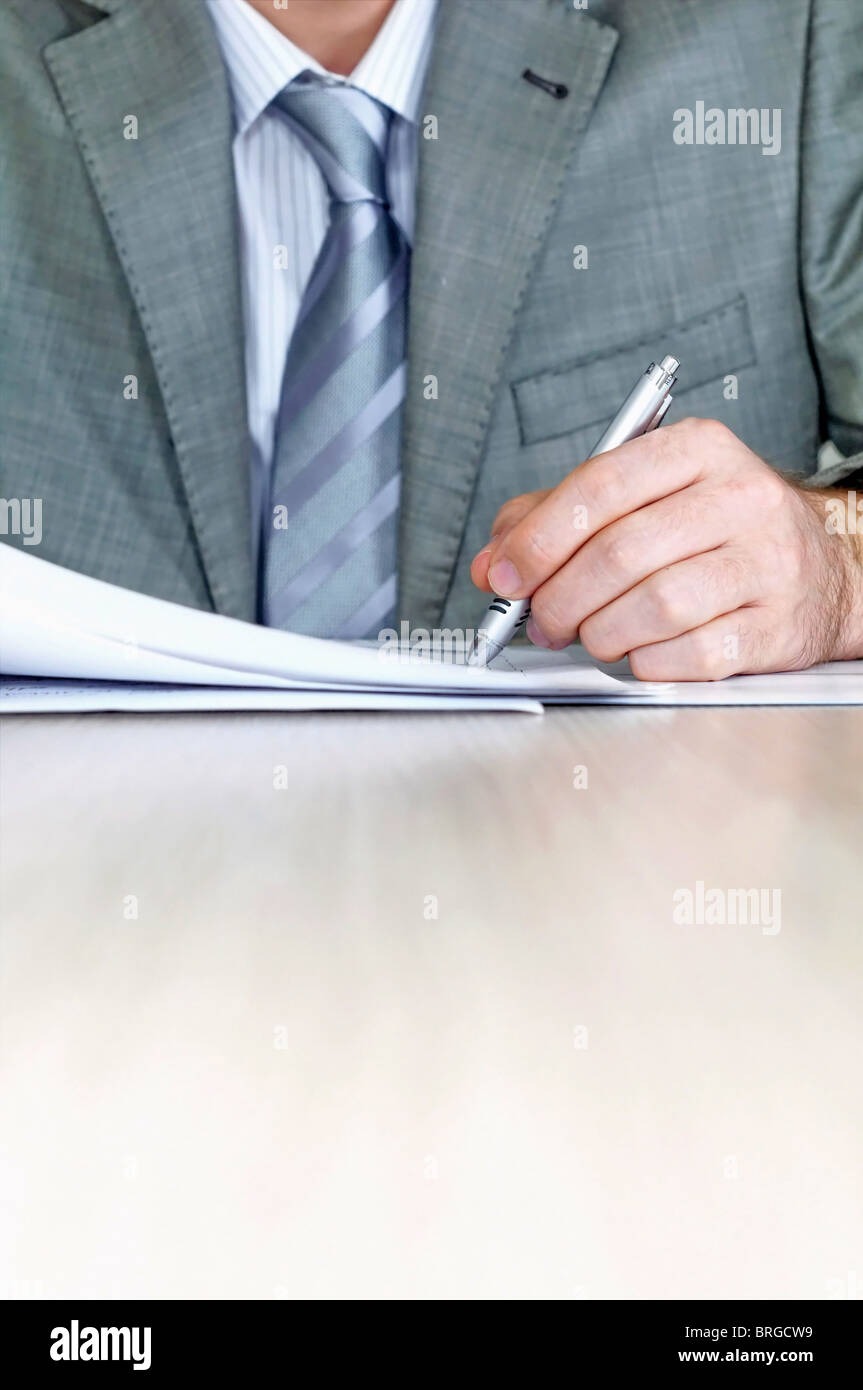 Businessman signing contract Stock Photo - Alamy