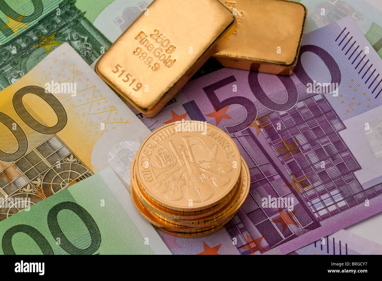 Real gold bullion bars hi-res stock photography and images - Alamy