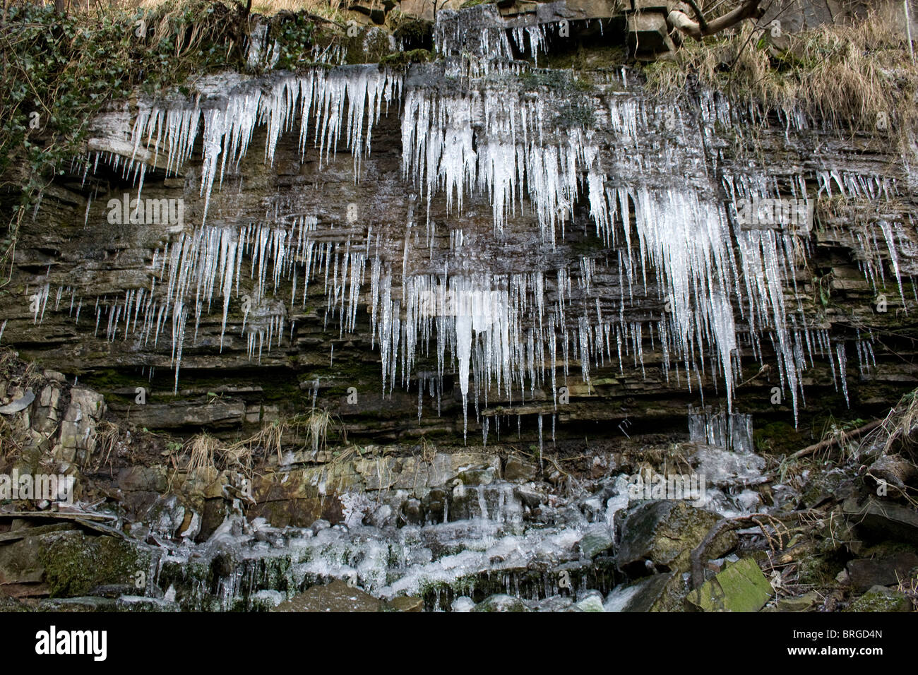 Icicles in cliff face hi-res stock photography and images - Alamy