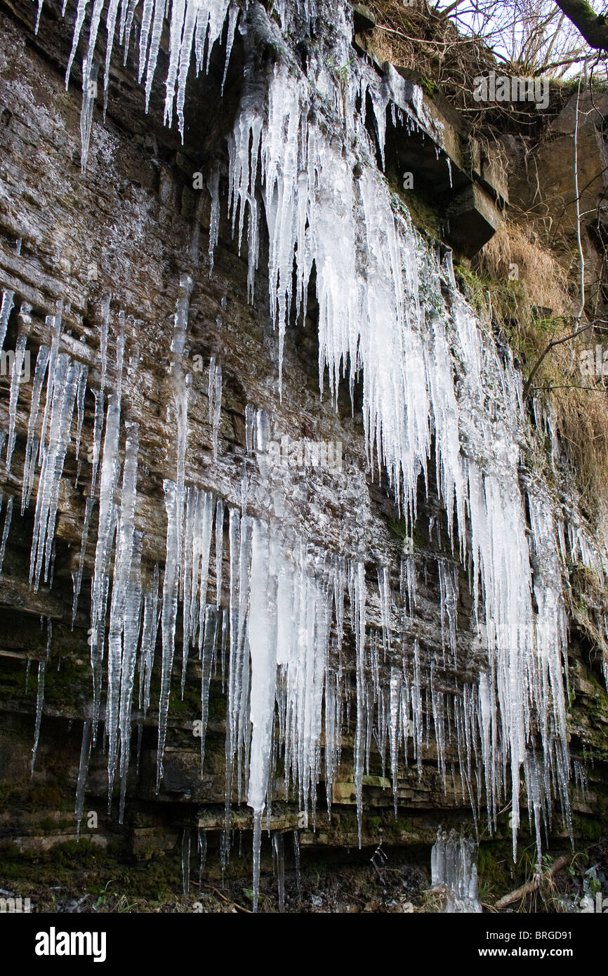 Icicles in cliff face hi-res stock photography and images - Alamy
