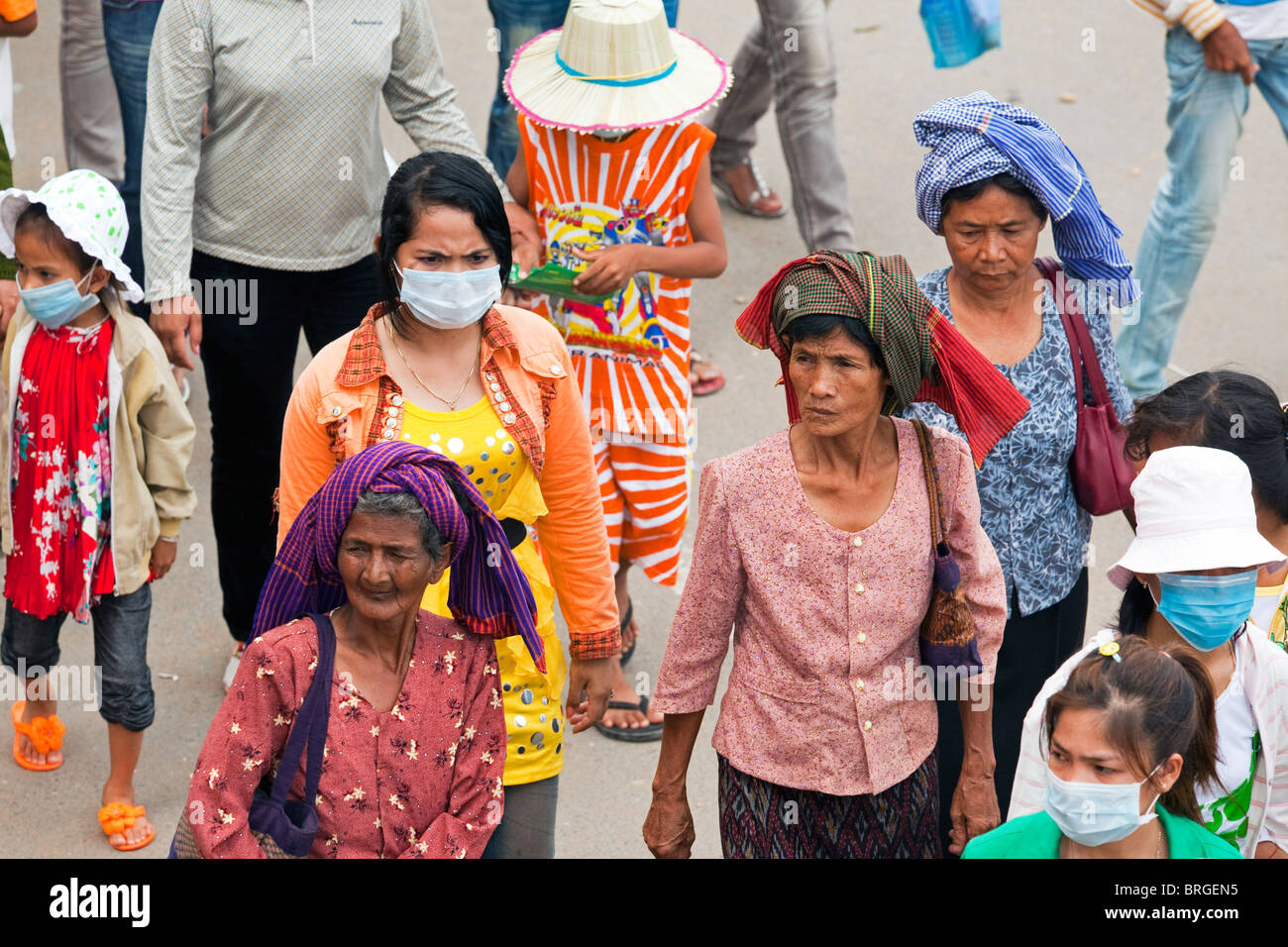 Cambodia street children phnom penh hi-res stock photography and images ...