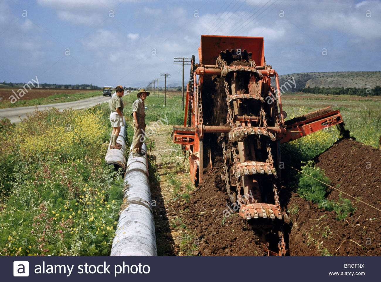 Trench Digging Stock Photos & Trench Digging Stock Images - Alamy