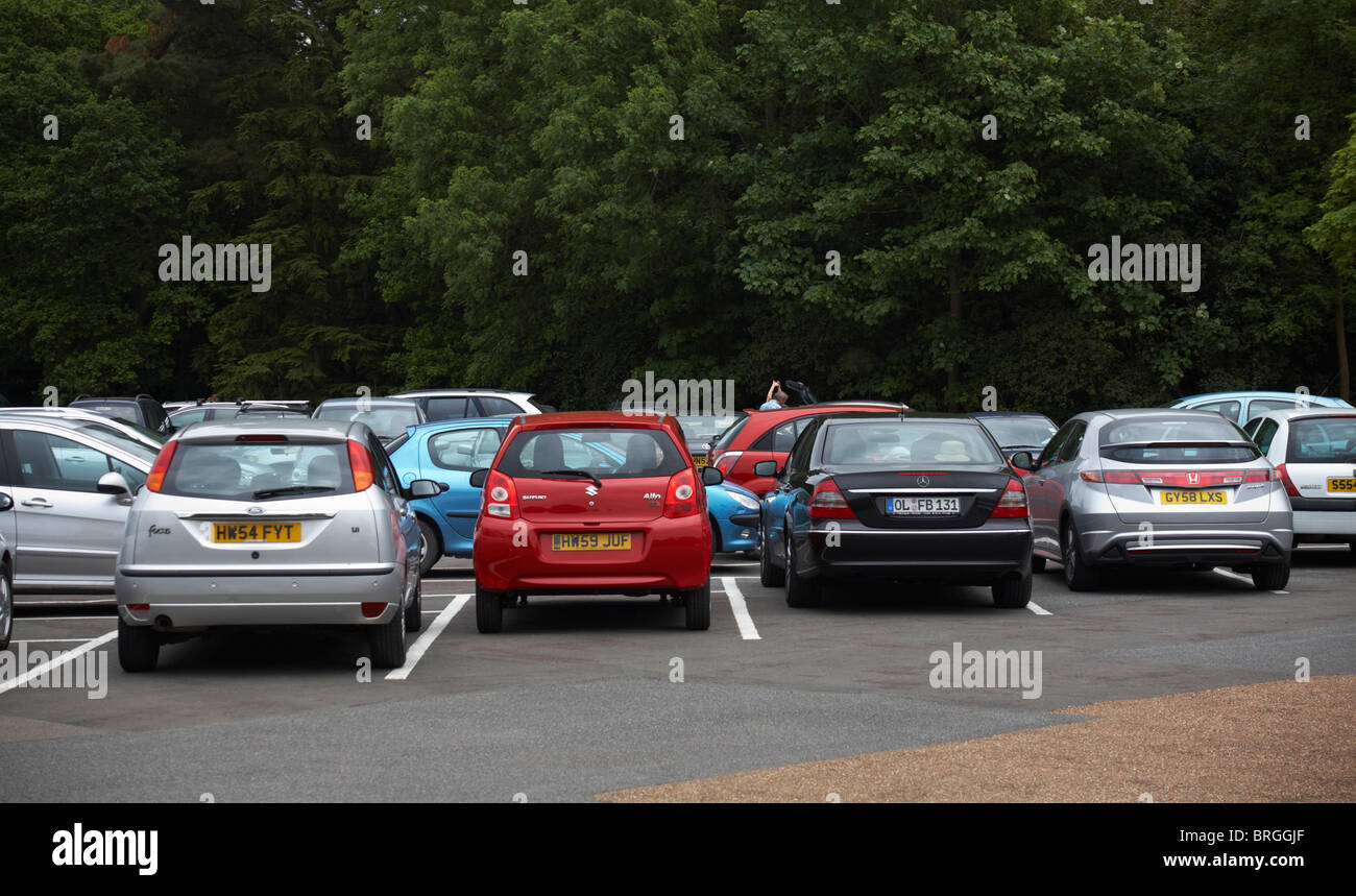 Car cars park parks parking parked hi-res stock photography and images ...