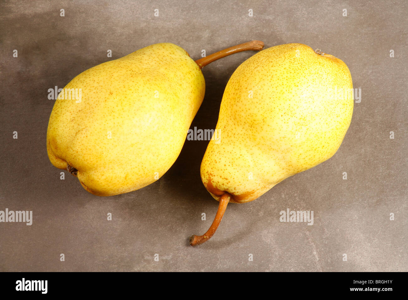 Two pears hi-res stock photography and images - Alamy