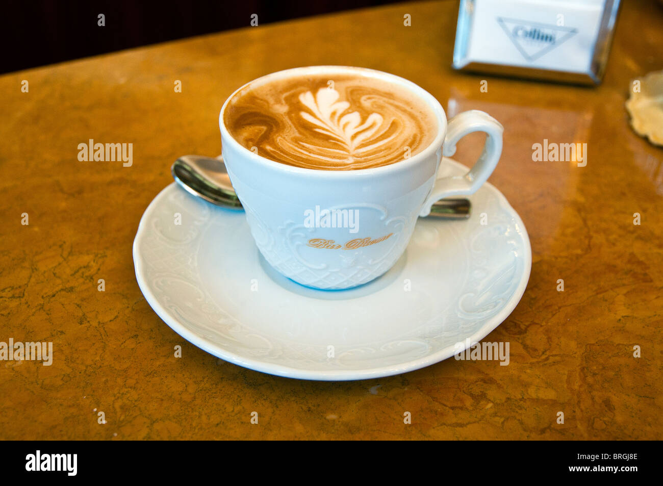 Milan cafe bar hi-res stock photography and images - Alamy