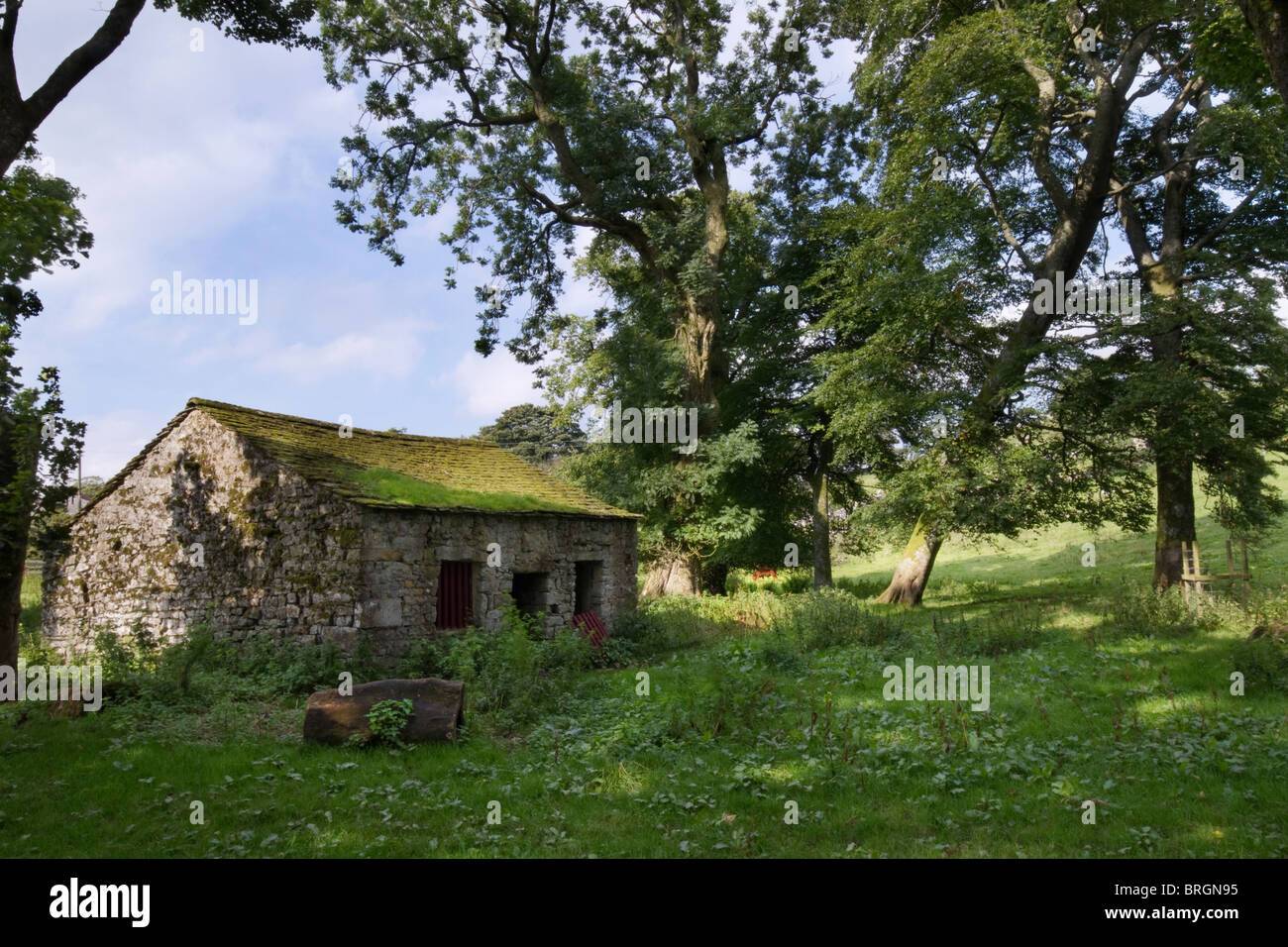 Old rundown building in the Yorkshire dales Stock Photo - Alamy