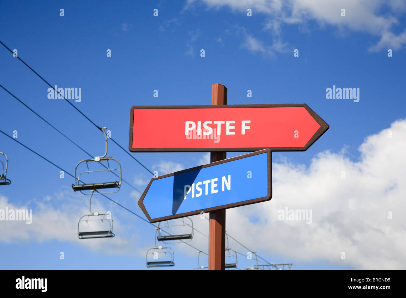 Ski signs hi-res stock photography and images - Alamy