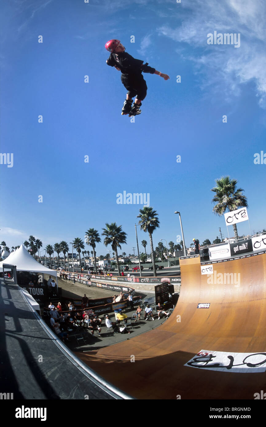 Inline skater on ramp at extreme sports event Stock Photo - Alamy