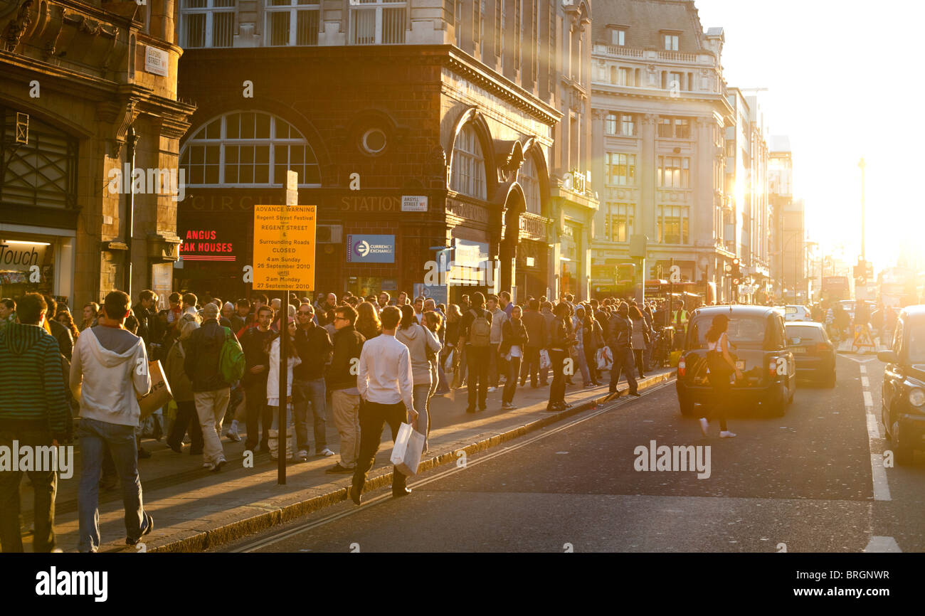 Crowded pavement hi-res stock photography and images - Alamy