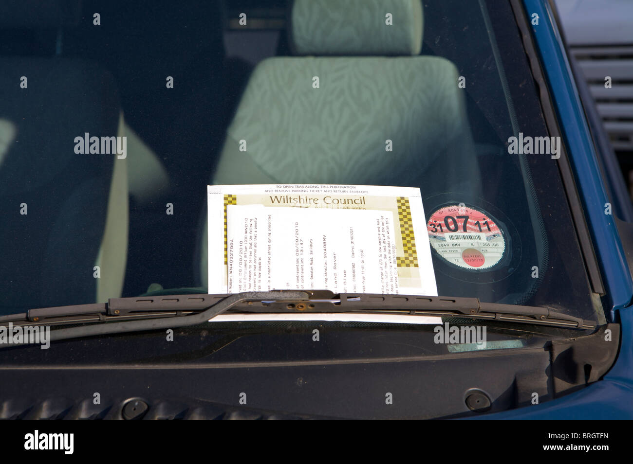 Parking ticket stuck to the windscreen of an illegally parked car Stock ... Parking ticket stuck to the windscreen of an illegally parked car Stock ...