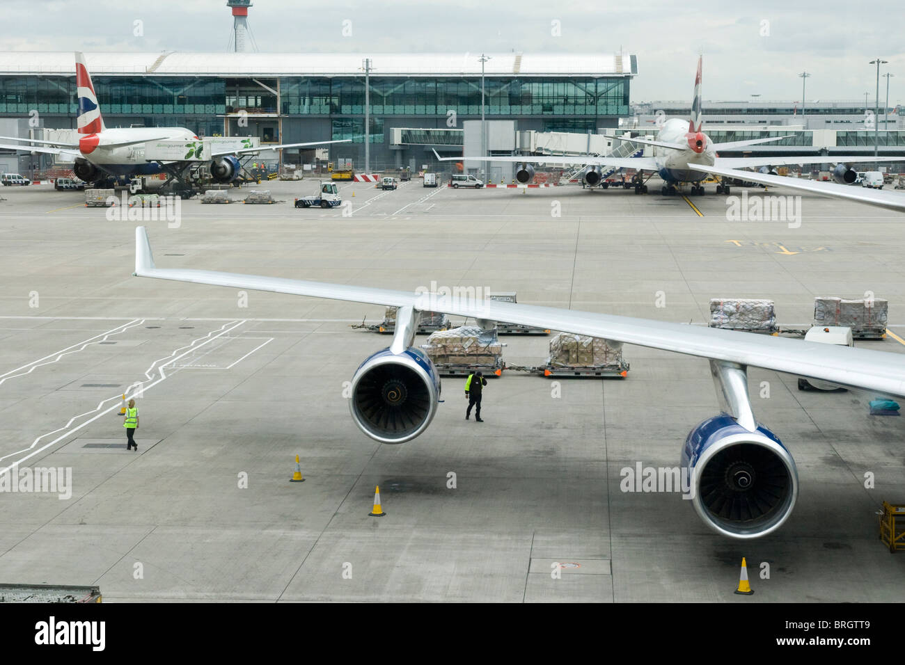 British airway boeing 747 400 terminal hi-res stock photography and ...