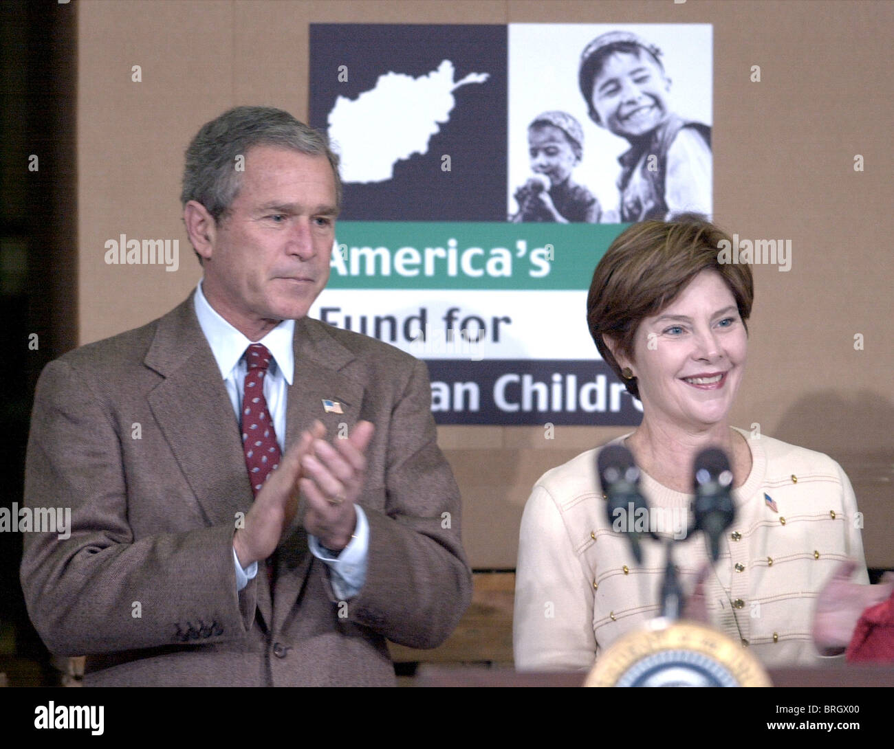 Laura bush wife president george hi-res stock photography and images ...