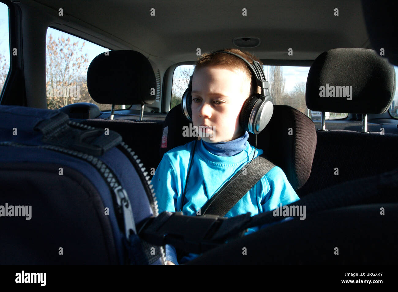 Kids watching dvd in car hi-res stock photography and images - Alamy