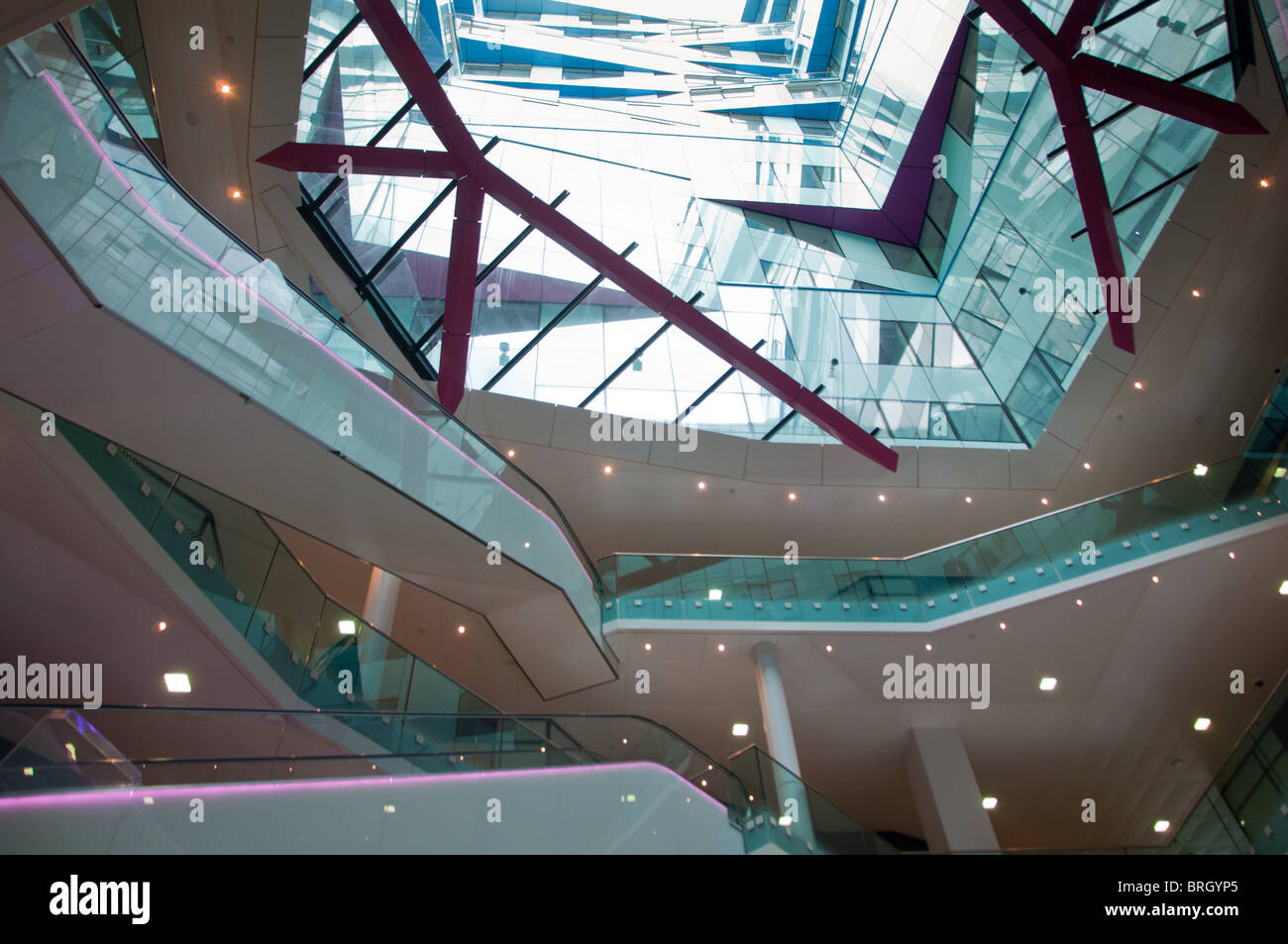 Cube building hi-res stock photography and images - Alamy