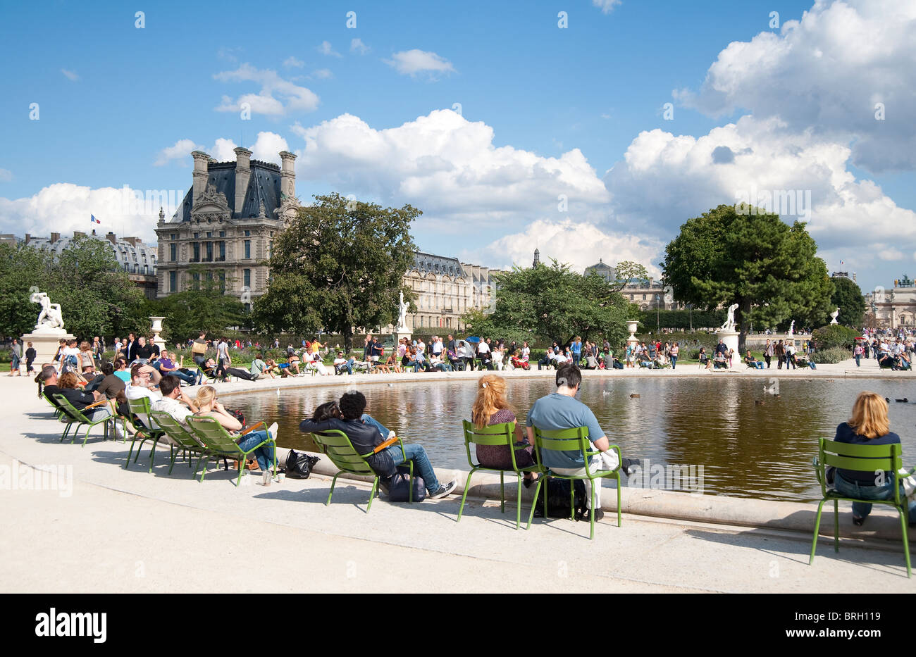 people enjoying spring in jardin des tuileries Stock Photo - Alamy