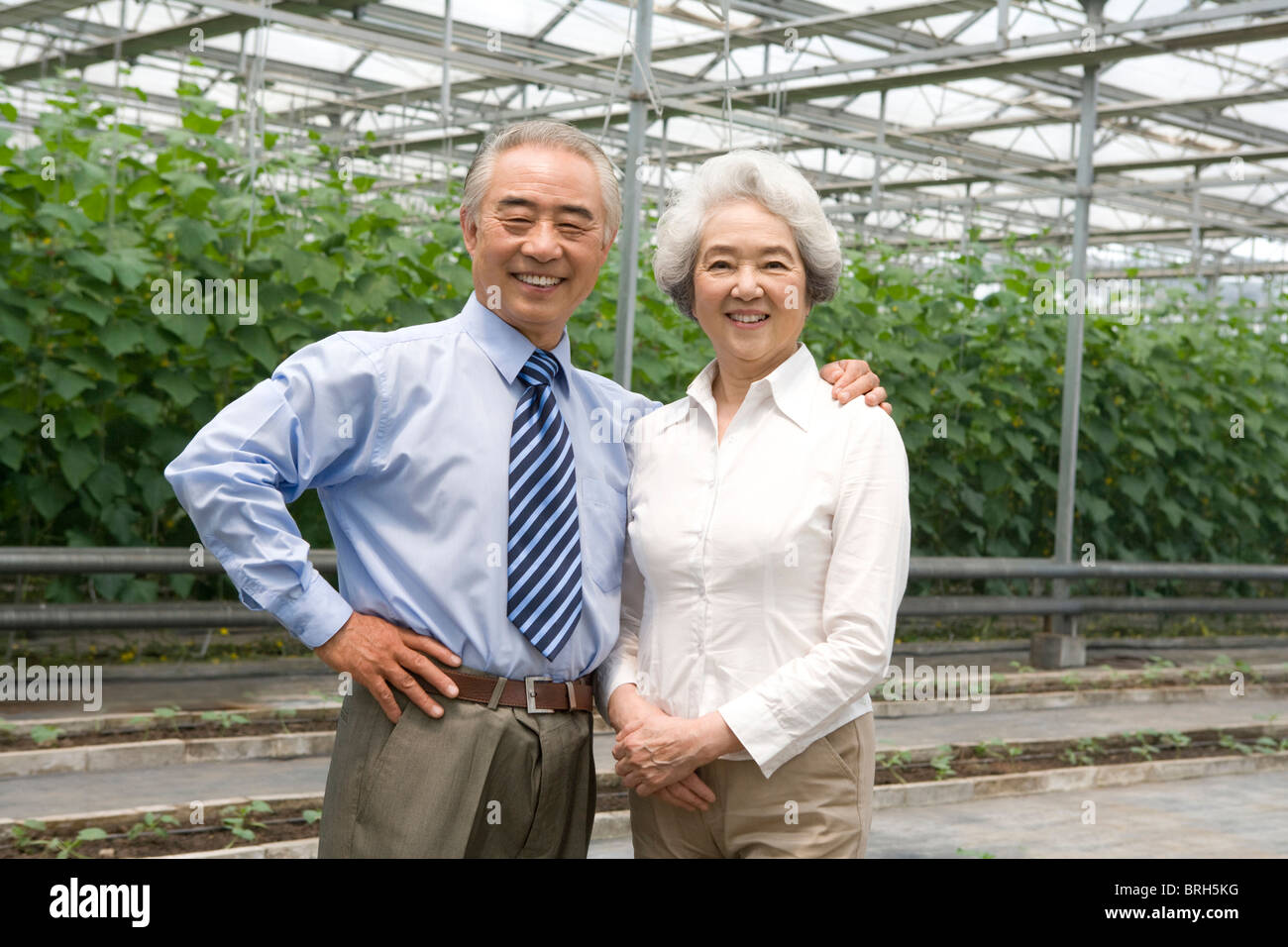 Farmer couple dressed hi-res stock photography and images - Alamy