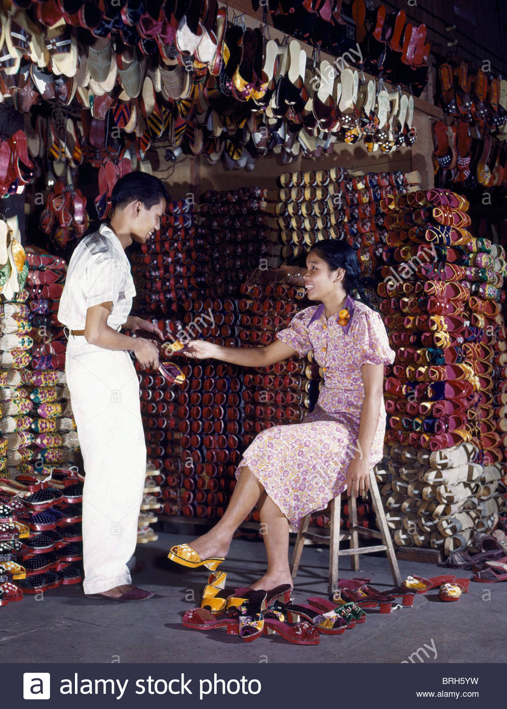 Manila Philippines Market Woman Stock Photos & Manila Philippines ...