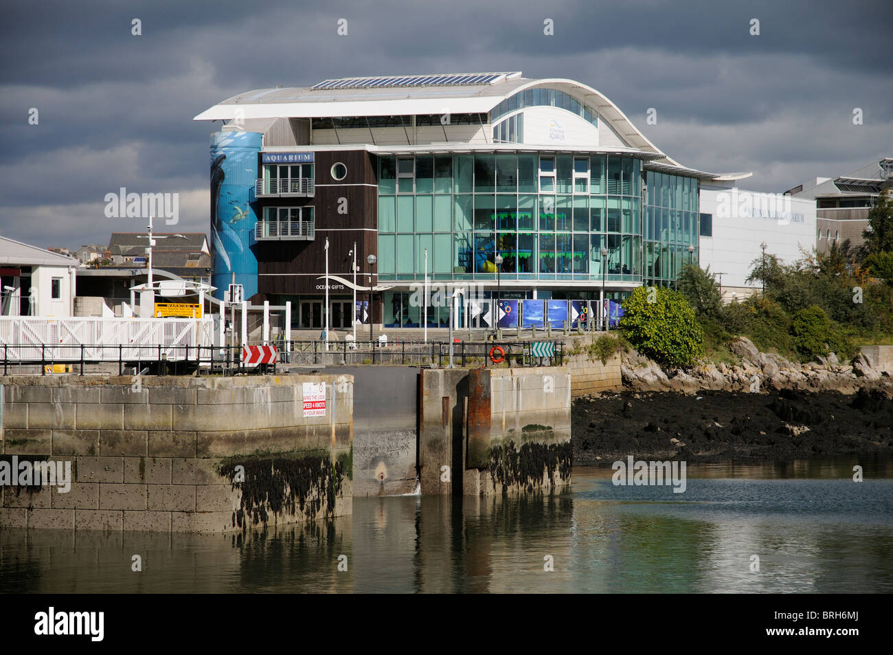 Marine harbour lock hi-res stock photography and images - Alamy