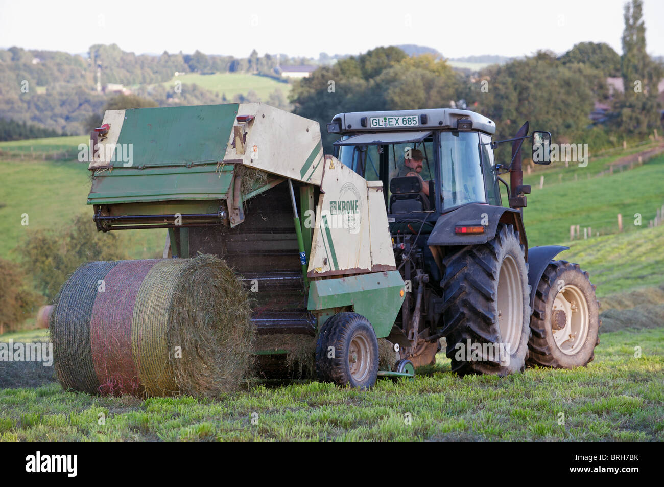 Tractor bailing hay hi-res stock photography and images - Alamy