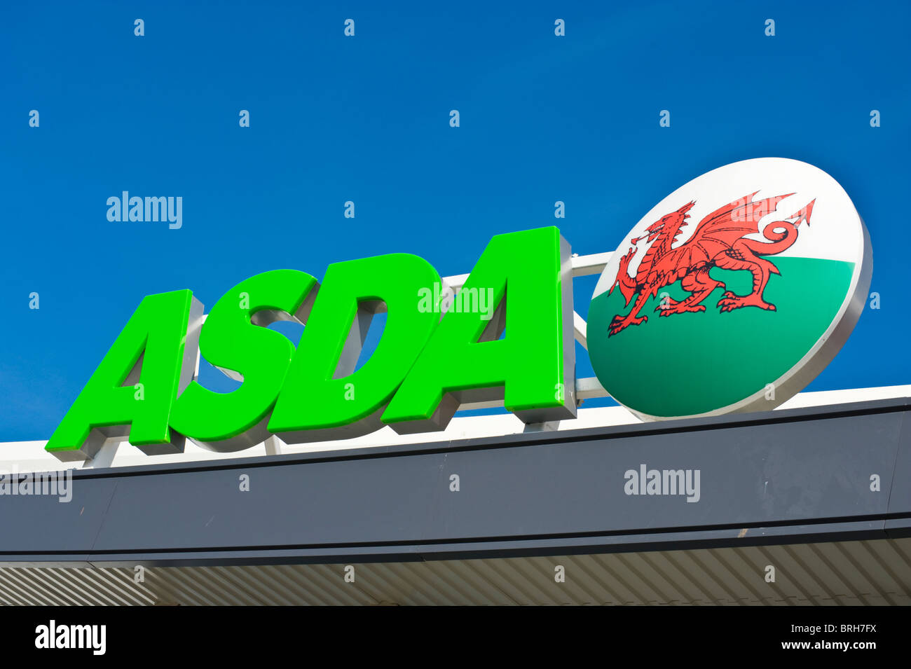 Welsh dragon logo hi-res stock photography and images - Alamy