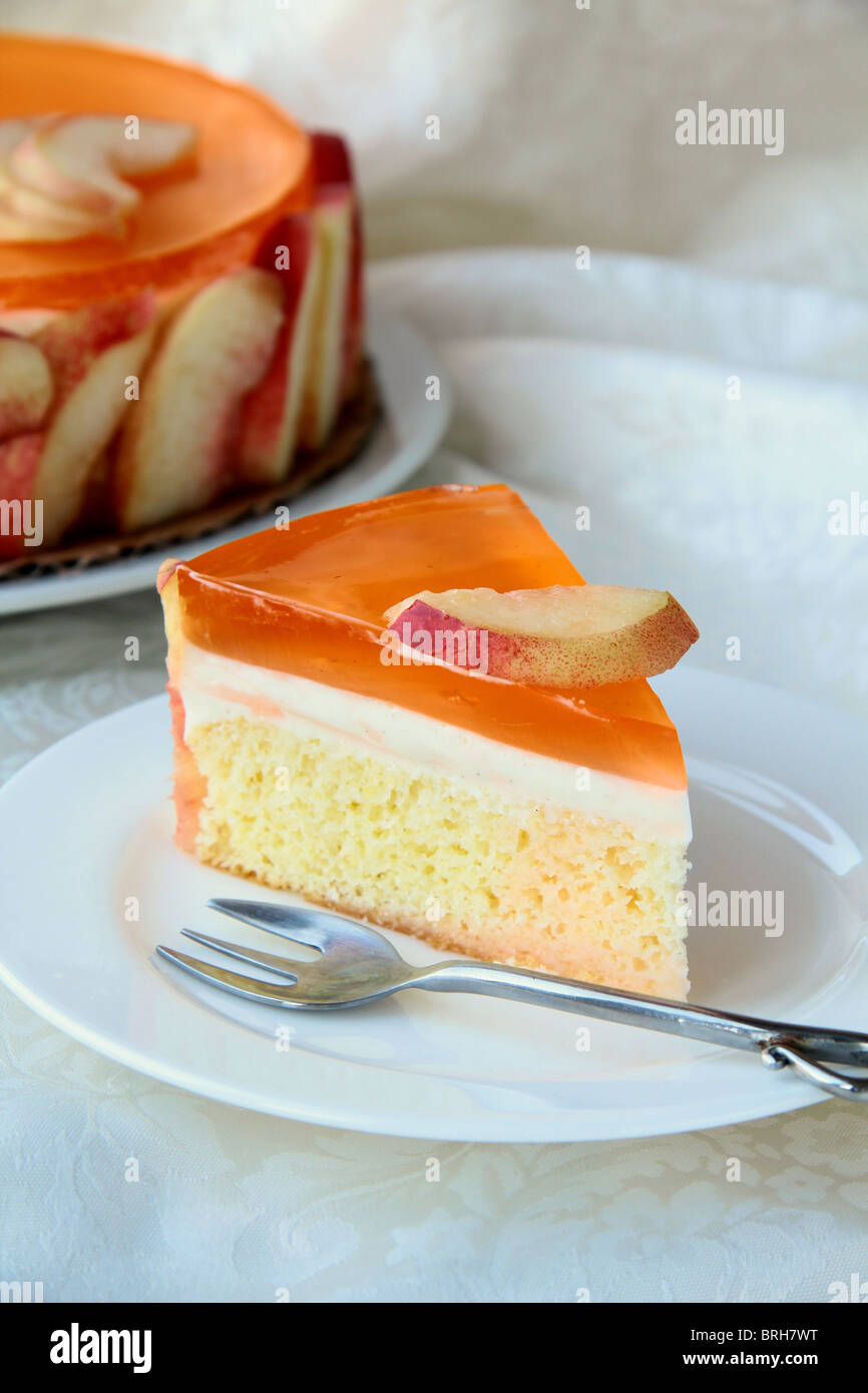 Peach colored cake hi-res stock photography and images - Alamy