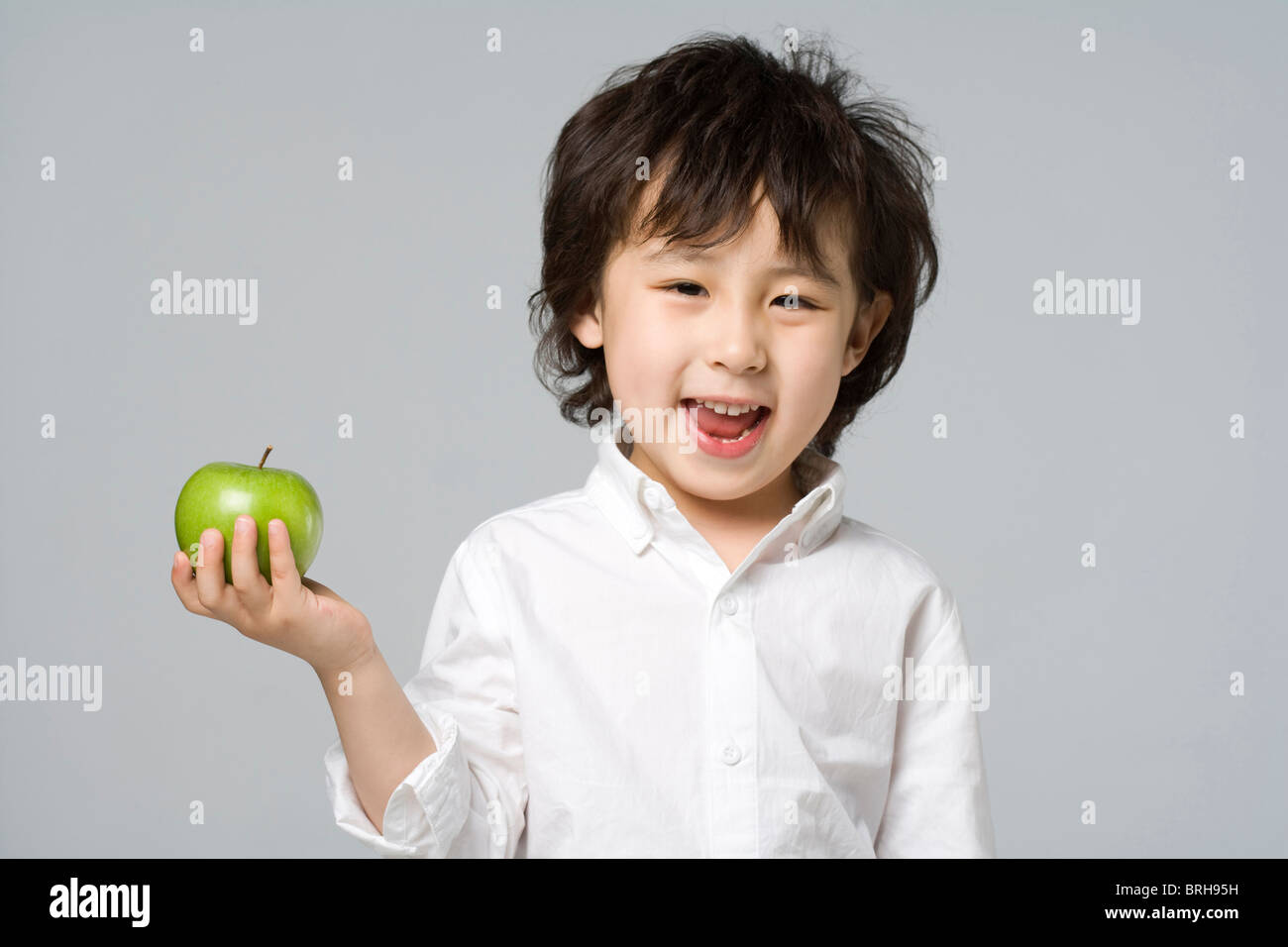 Boy holding an apple Stock Photo - Alamy