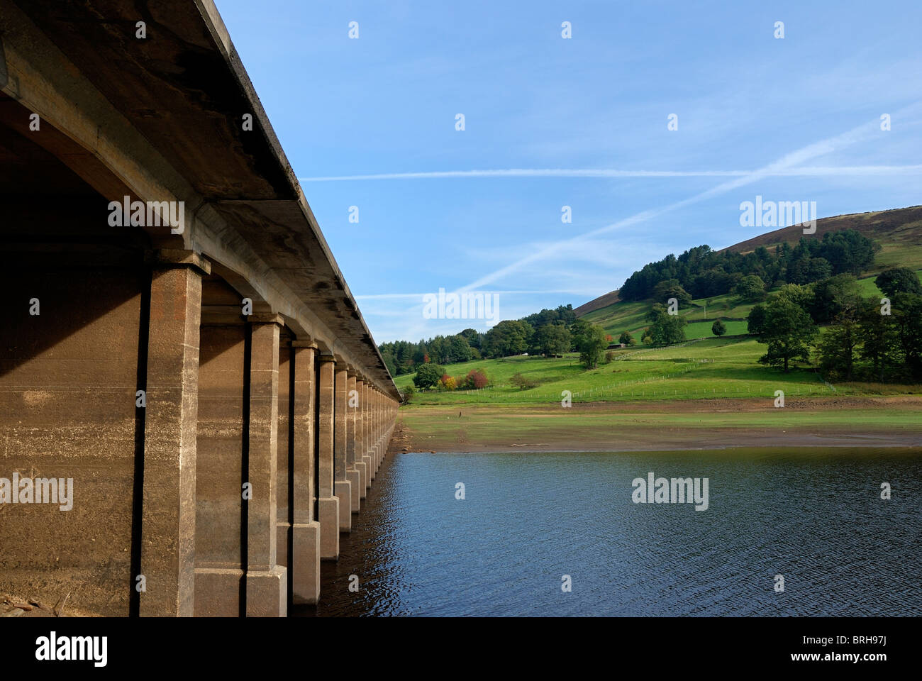 Aqueduct derwent reservoir derbyshire hi-res stock photography and ...