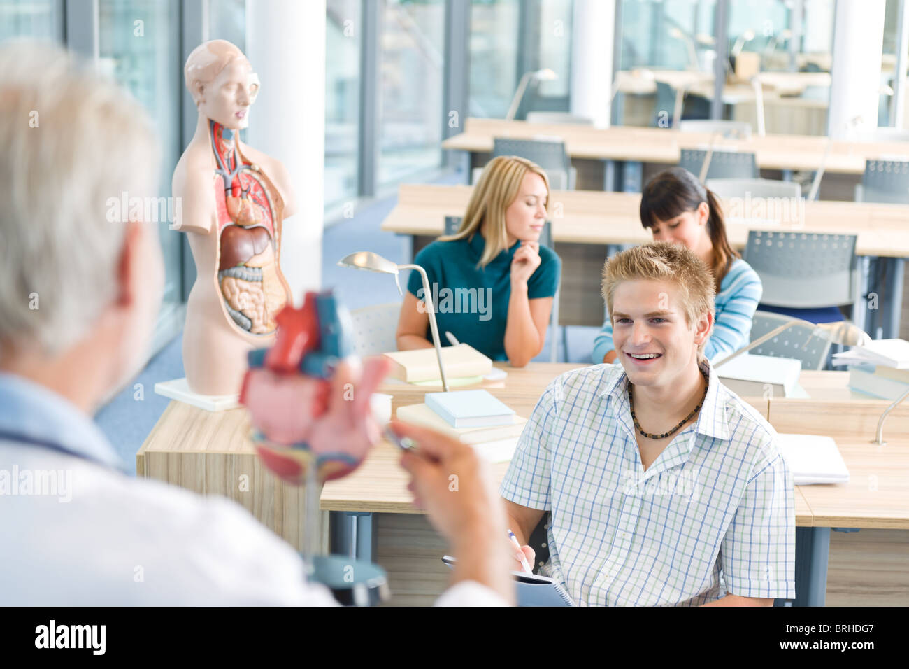 Medical professor in anatomy class hi-res stock photography and images ...