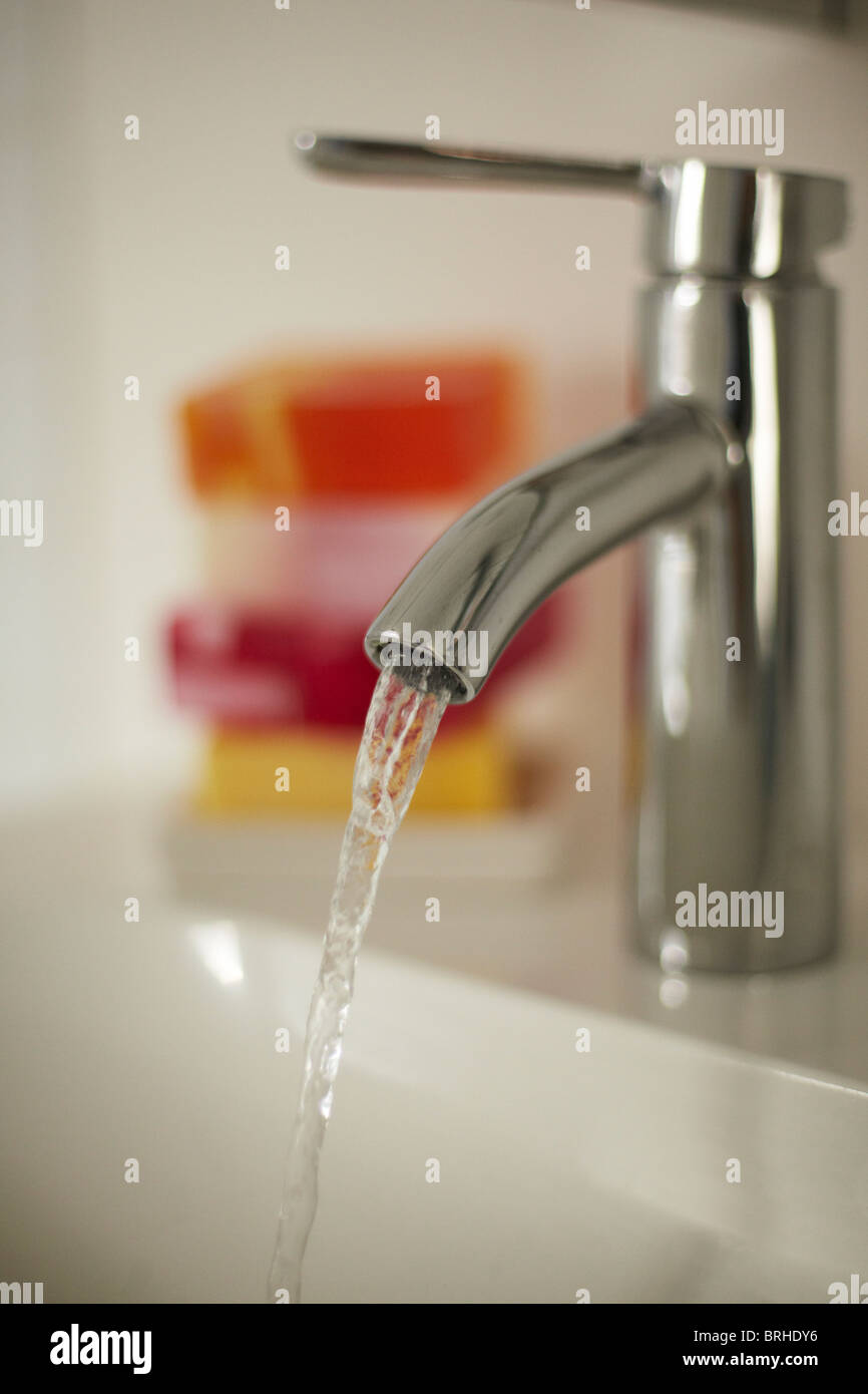 Faucet water running sink turned on hi-res stock photography and images ...