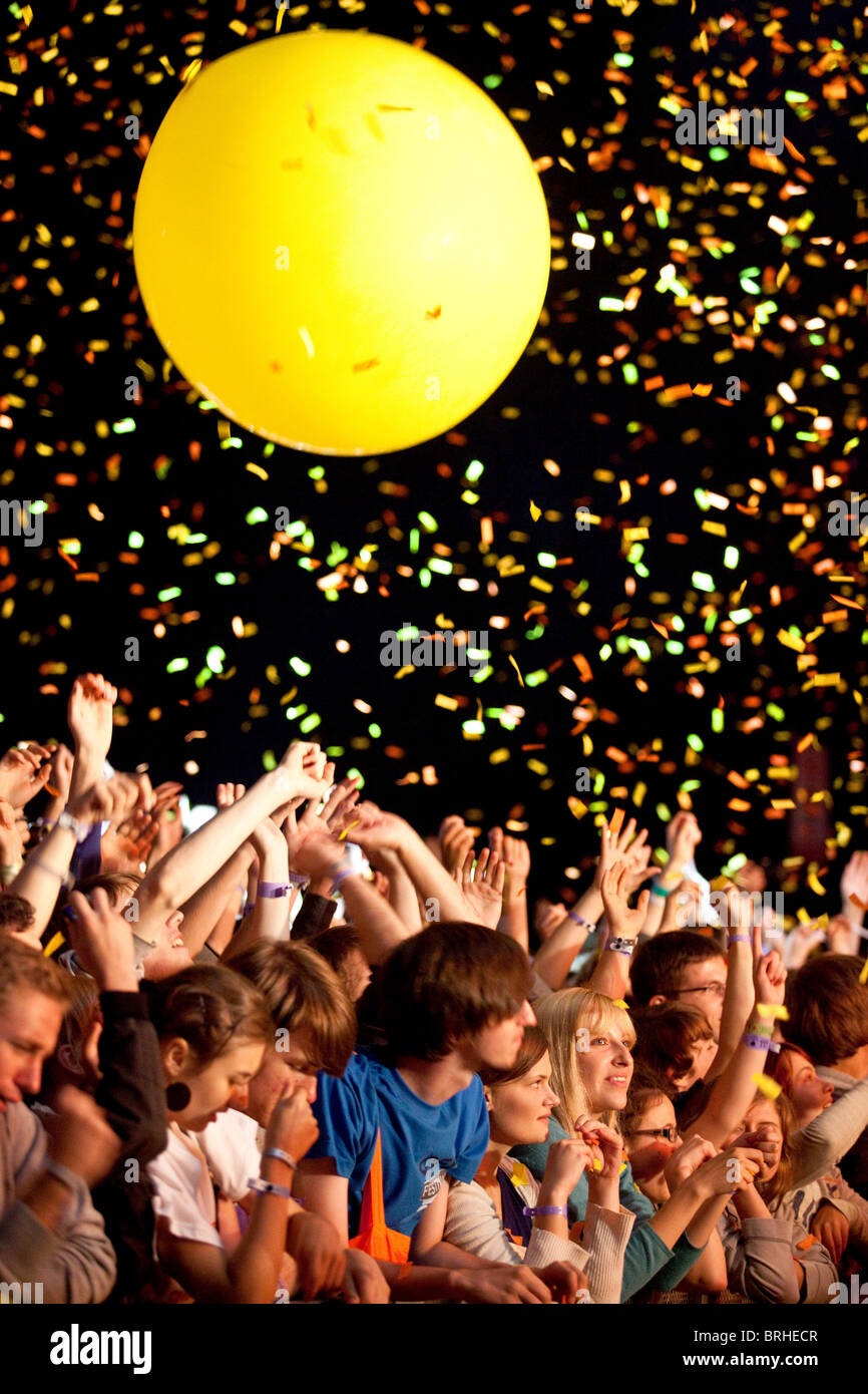 Crowd during rock concert hi-res stock photography and images - Alamy