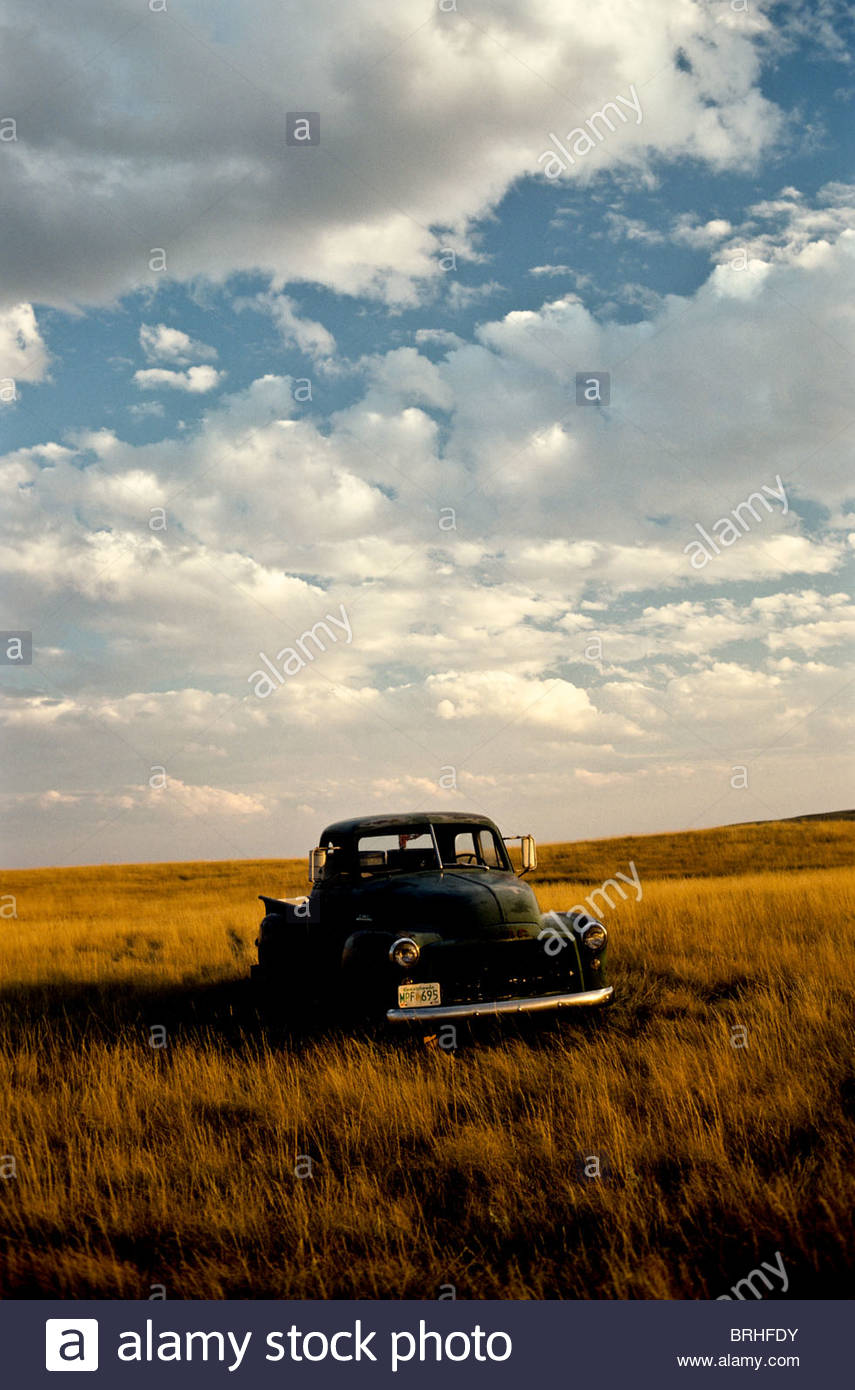 Sunset view of an old farm truck Stock Photo - Alamy