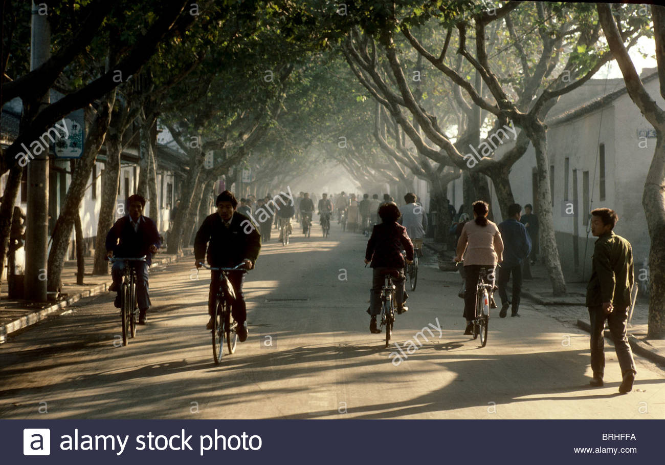 Street scene mid afternoon hi-res stock photography and images - Alamy