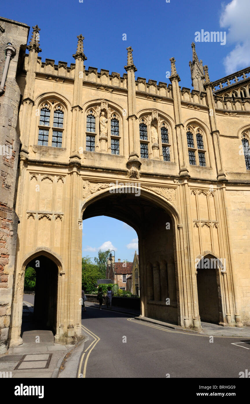 15th century medieval gateway england uk hi-res stock photography and ...