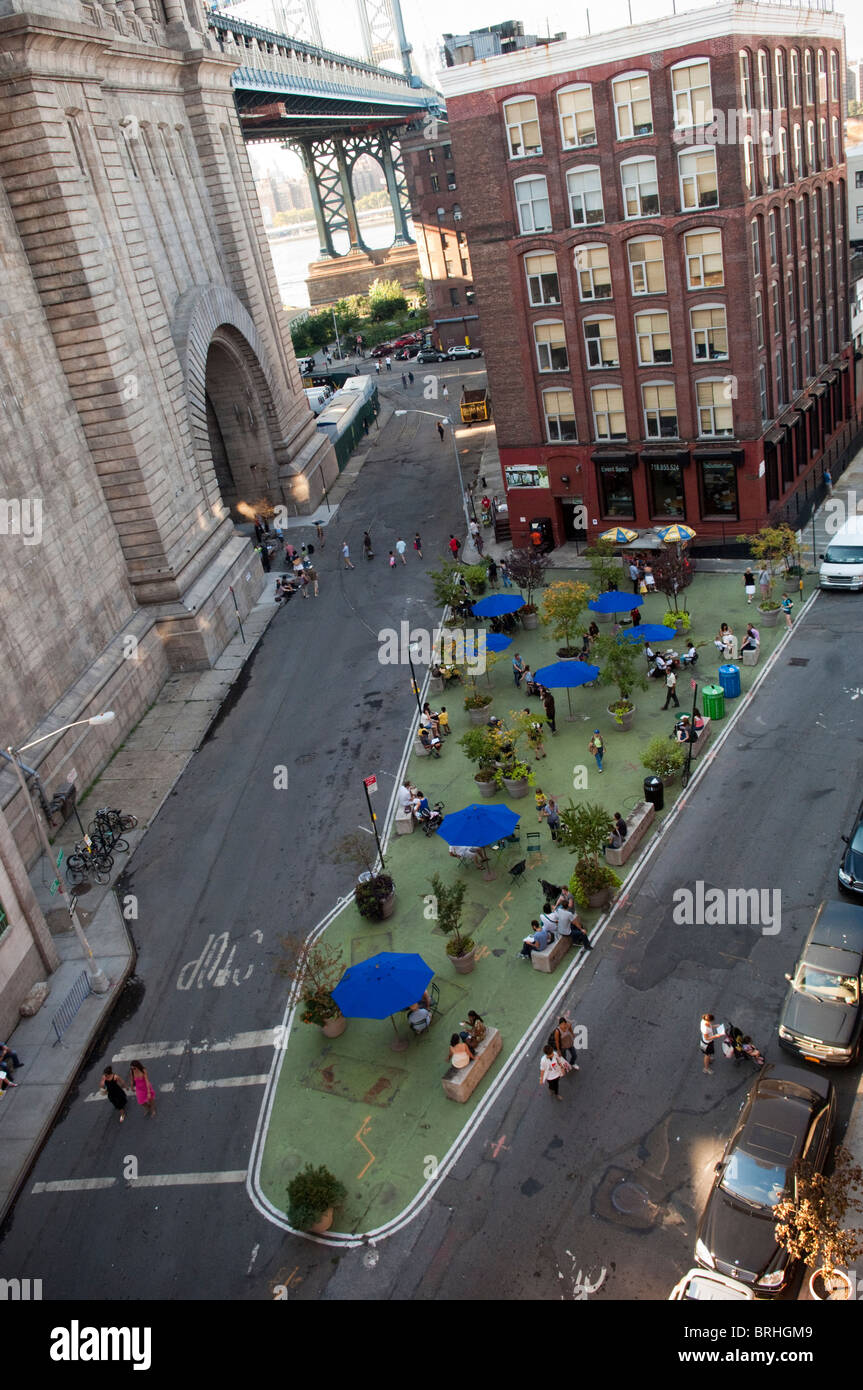 A public space in the Brooklyn neighborhood of Dumbo in New York Stock ...