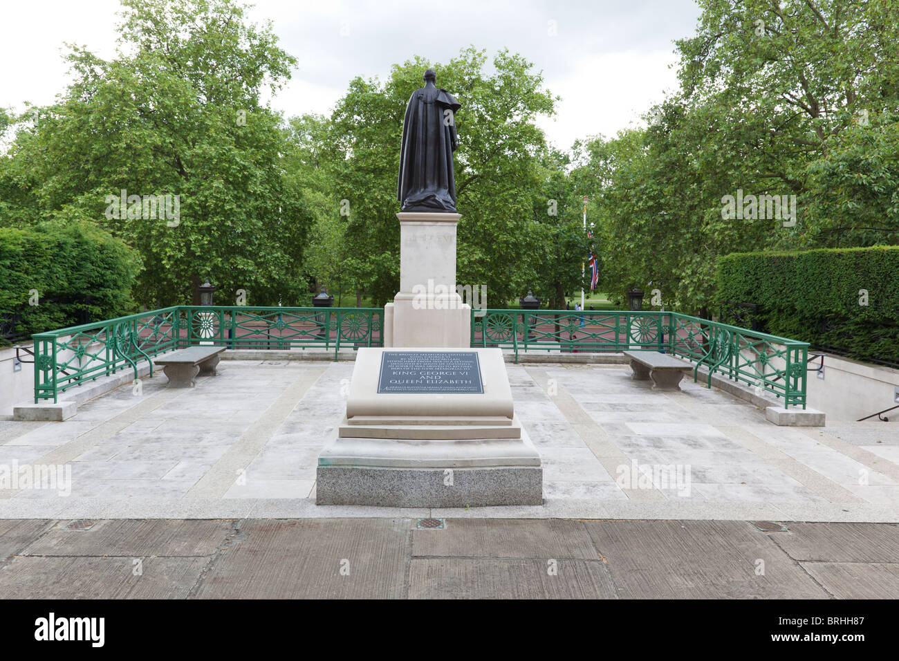 Bronze memorial statue of King George VI by William Macmillan in ...