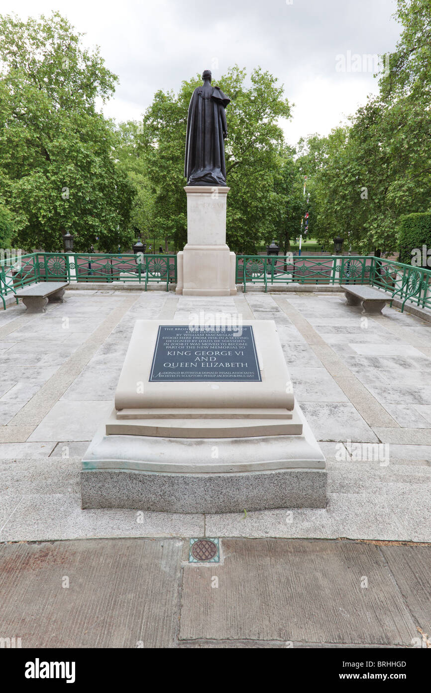 Bronze memorial statue of King George VI by William Macmillan in ...