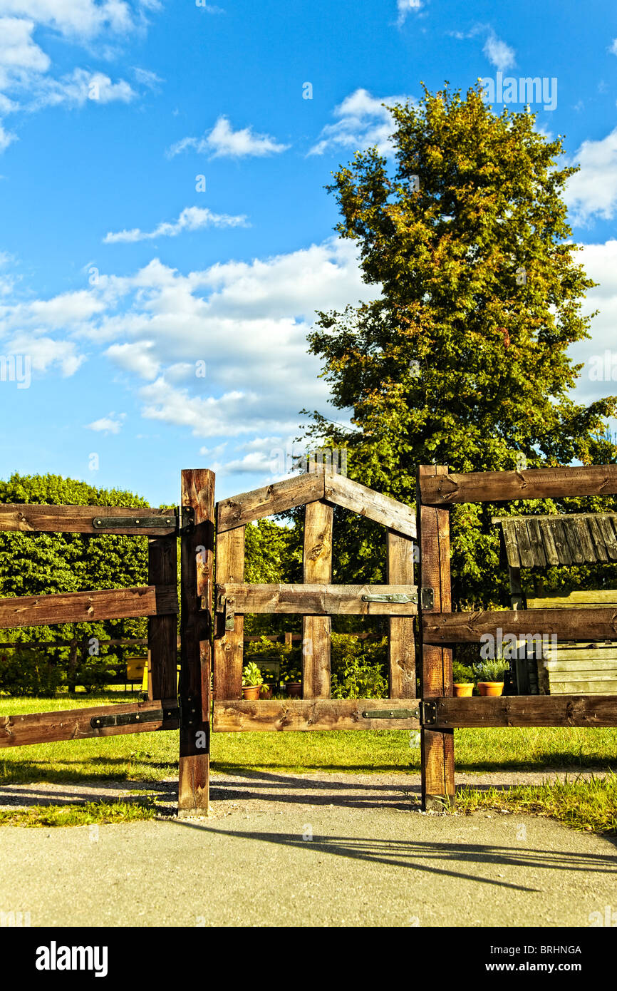 Ranch gate road hi-res stock photography and images - Alamy