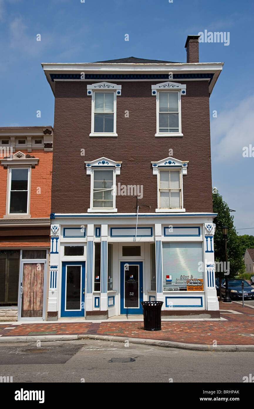 Clean white building street hi-res stock photography and images - Alamy