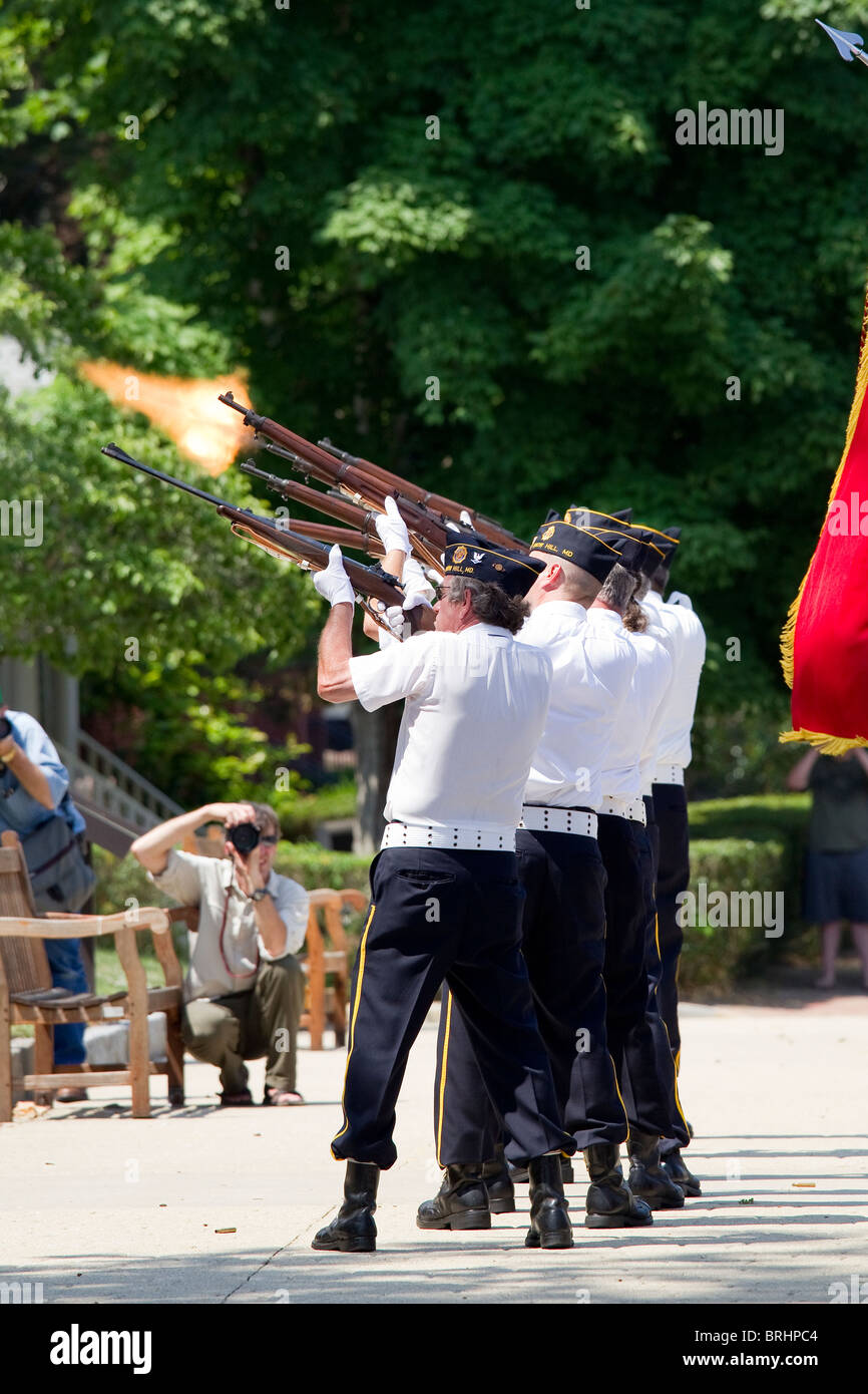 Rifle corps shoots salute at Memorial Day commemoration with military ...
