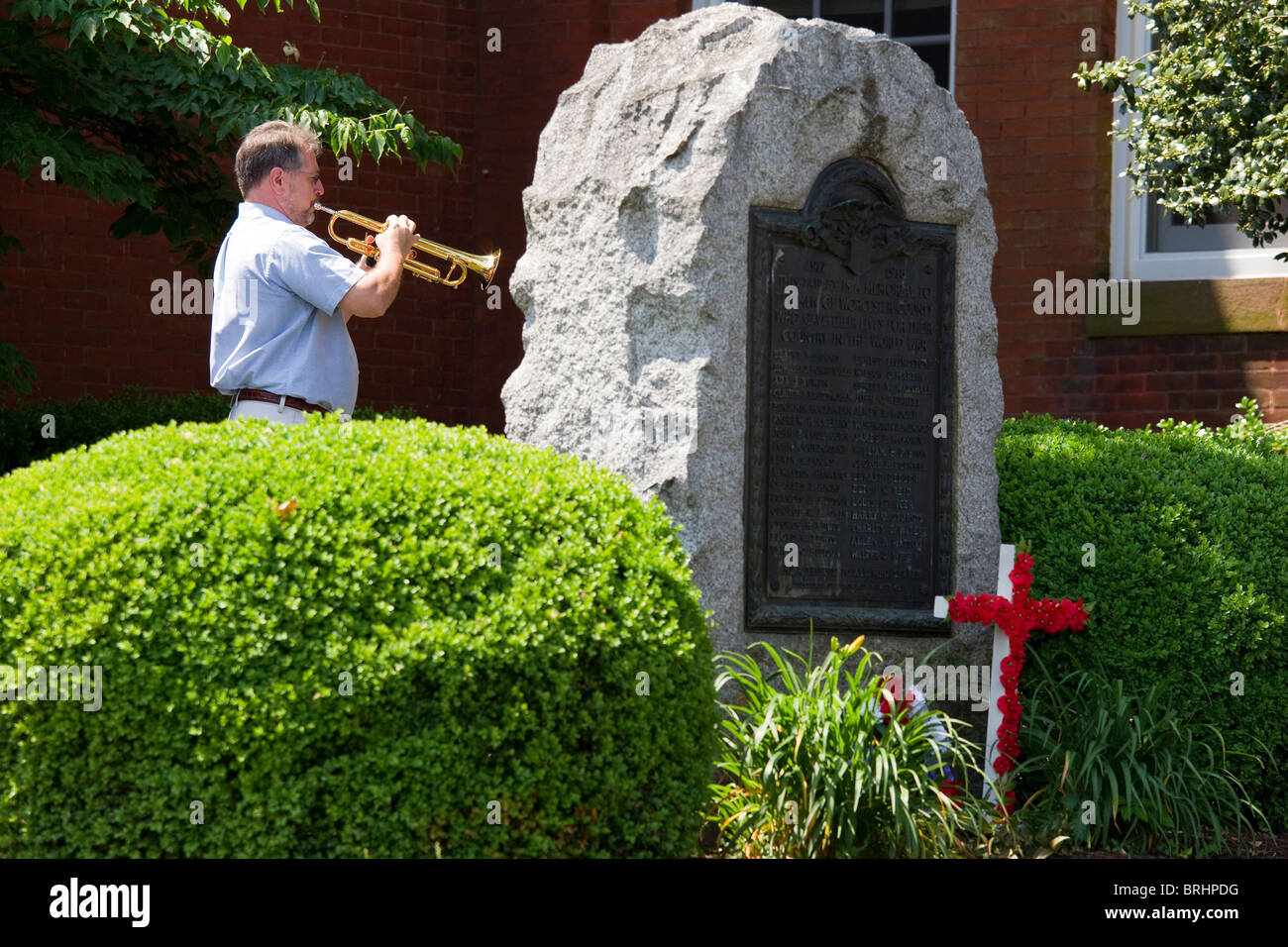Bugle player hi-res stock photography and images - Alamy