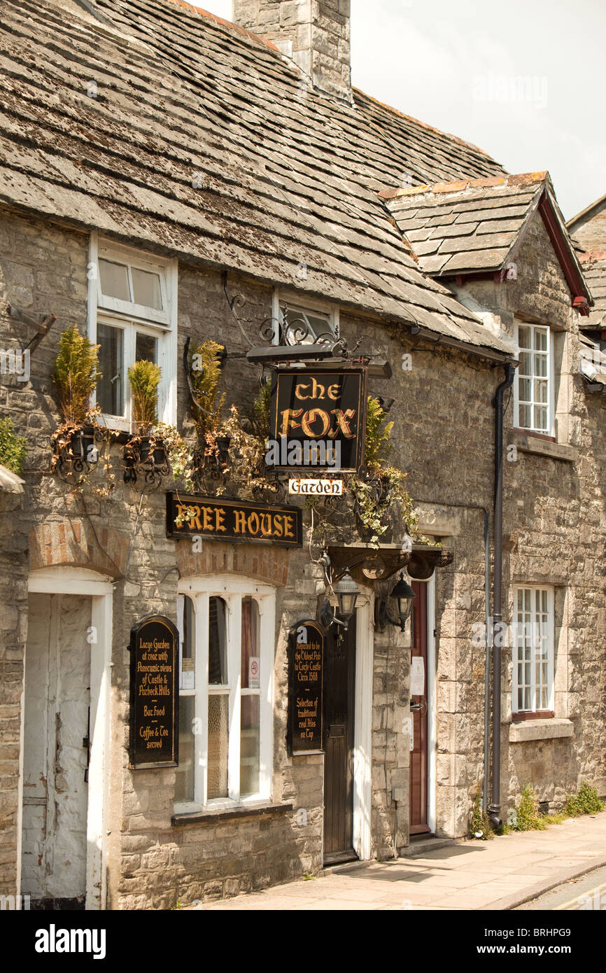 Old english towns and villages hi-res stock photography and images - Alamy