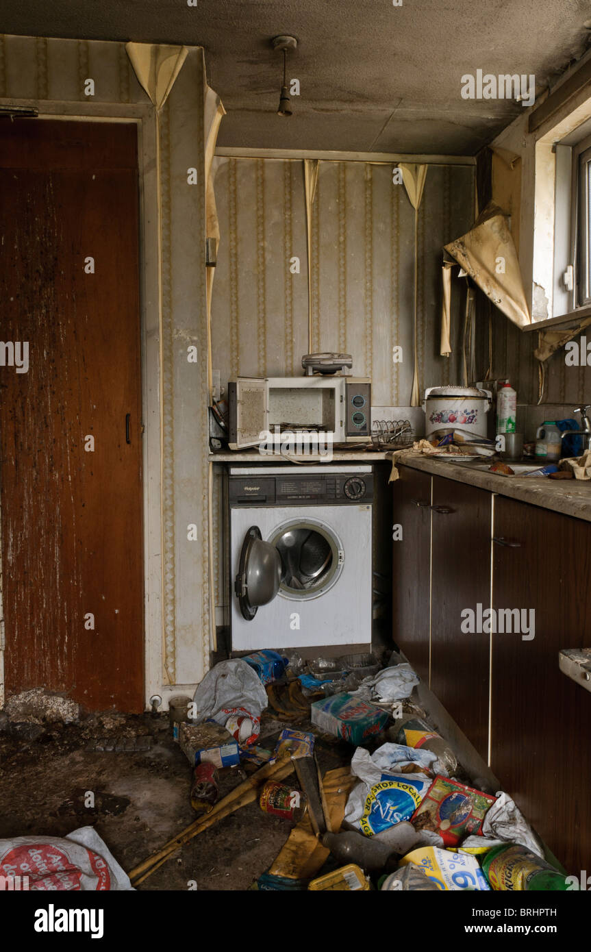 Messy kitchen hi-res stock photography and images - Alamy
