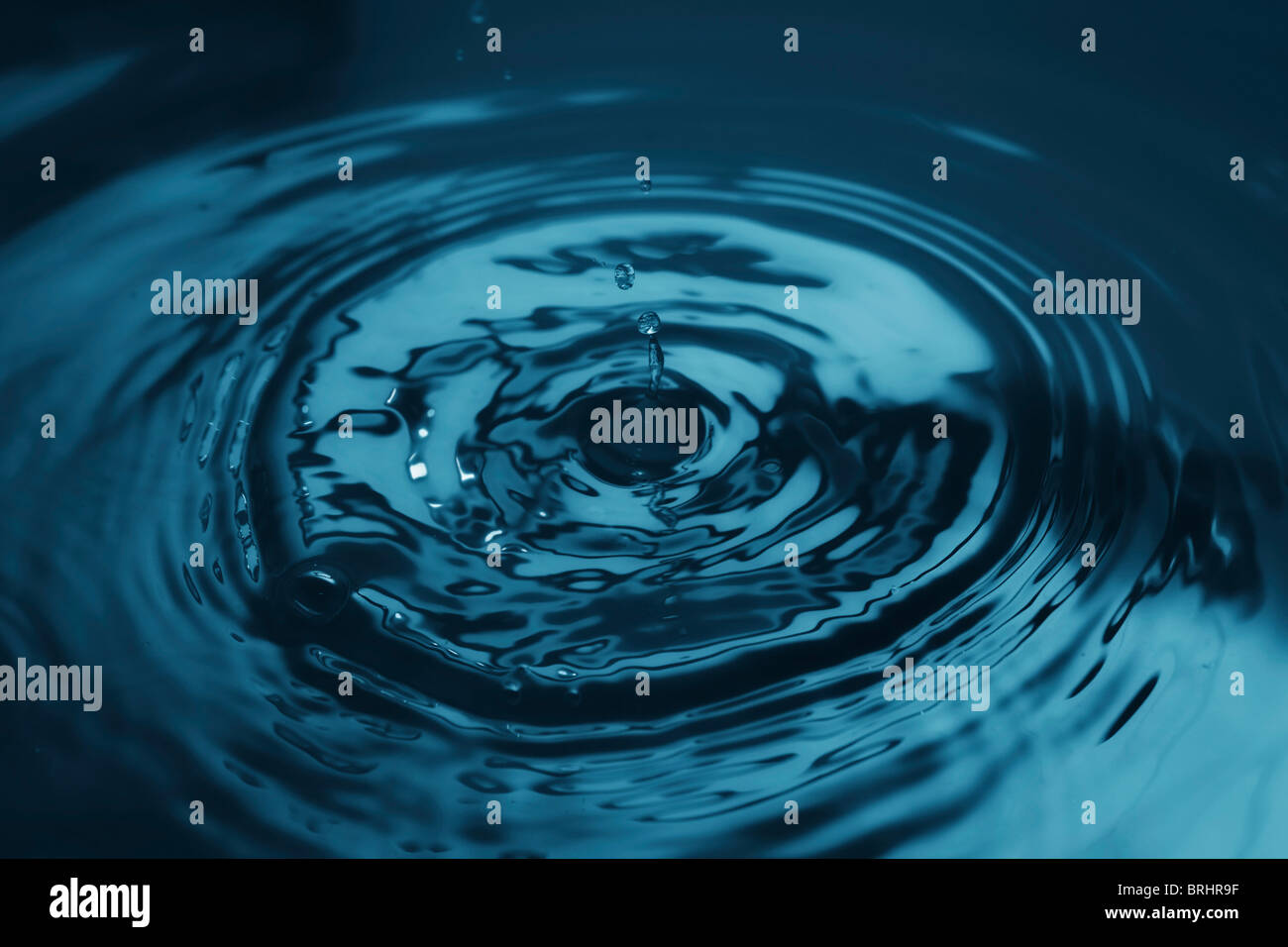 Bubble blue water splashing oil hi-res stock photography and images - Alamy