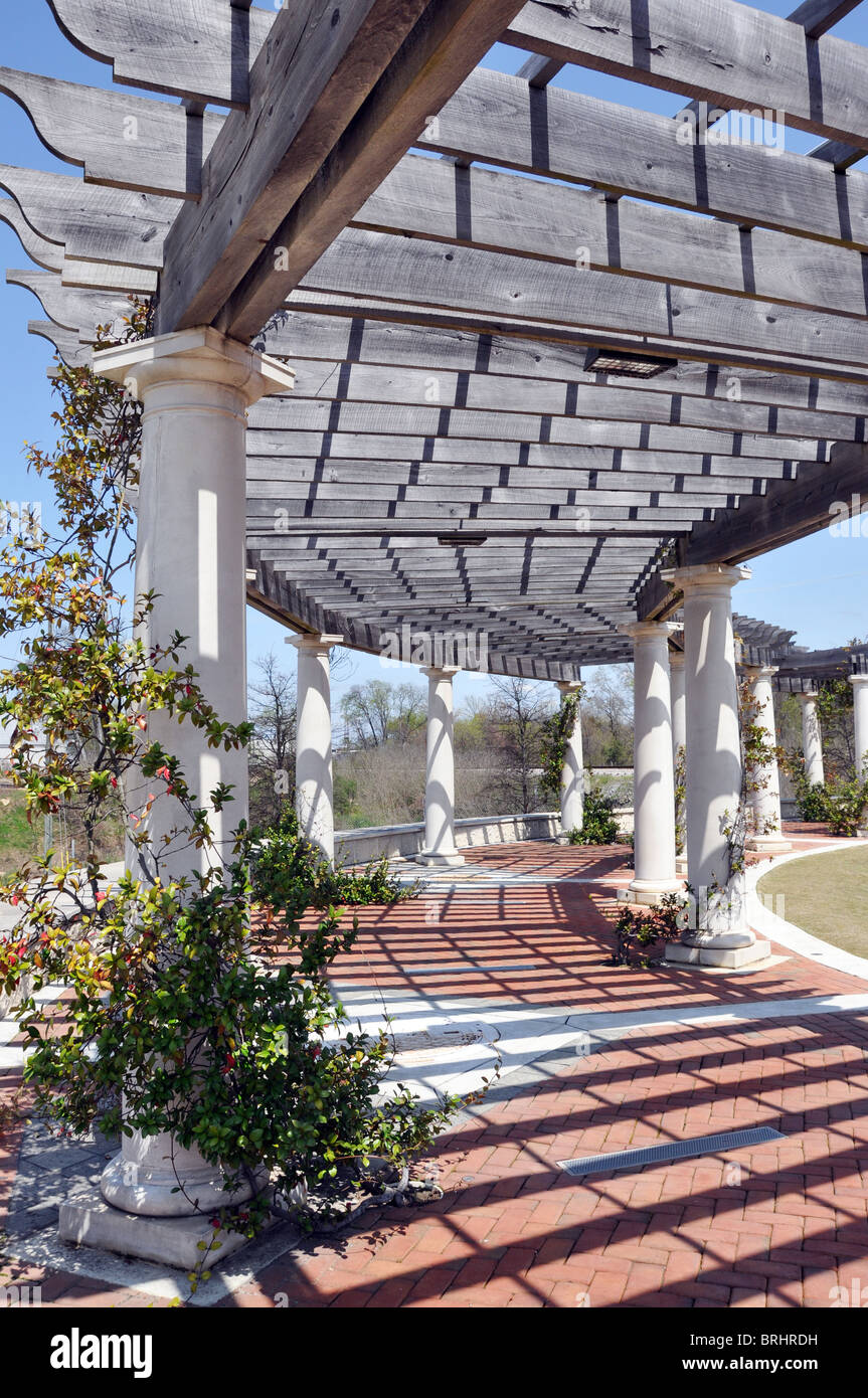 Alley through columns hi-res stock photography and images - Alamy