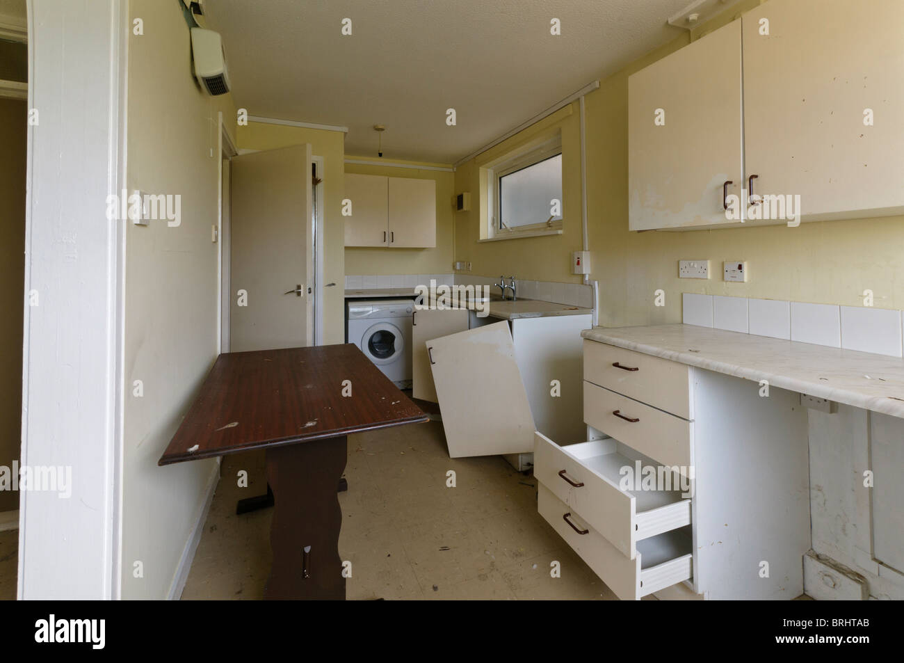 Broken kitchen cupboards hi-res stock photography and images - Alamy