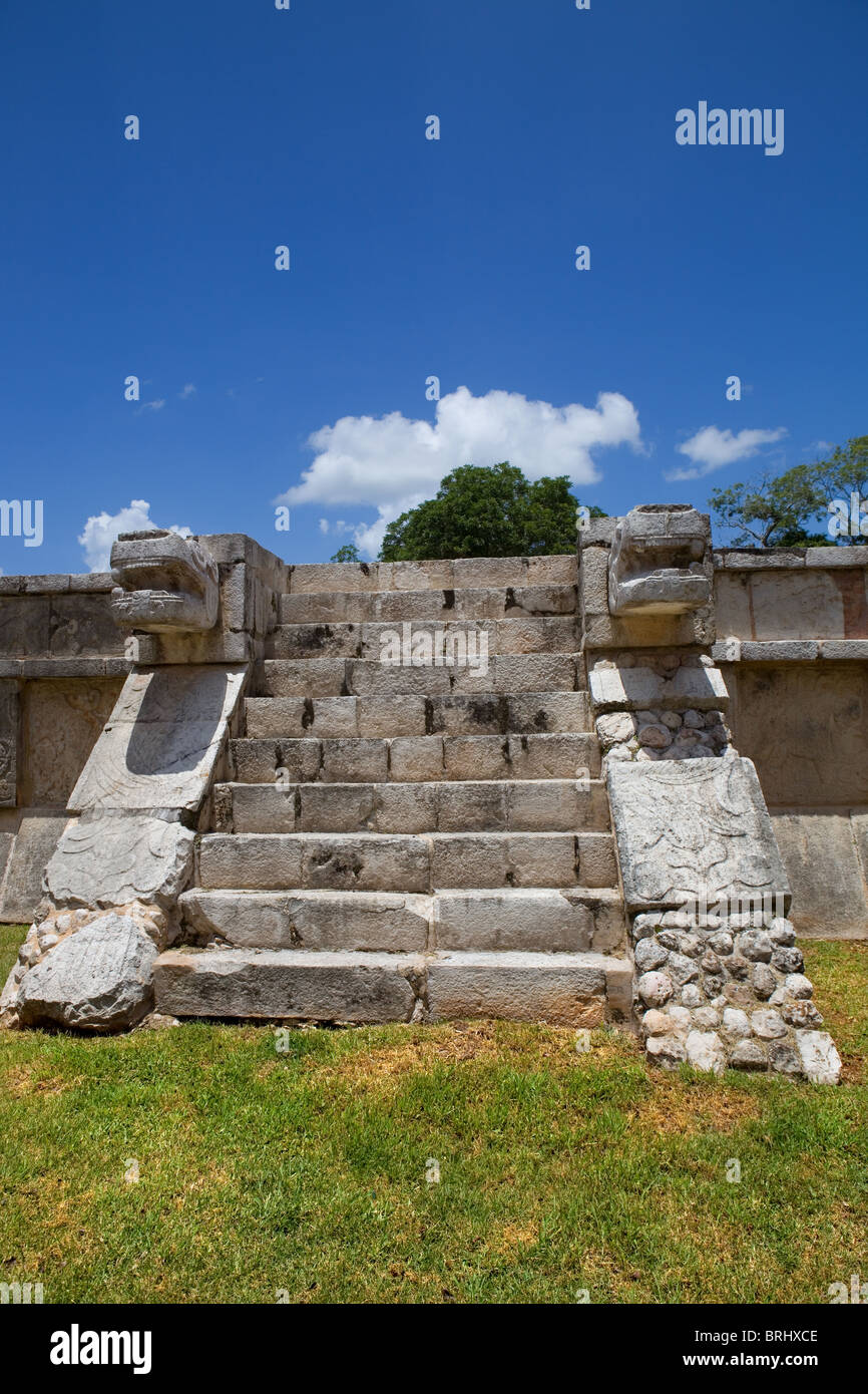 Ancient Mayan temple detail at Chichen Itza, Yucatan, Mexico Stock ...
