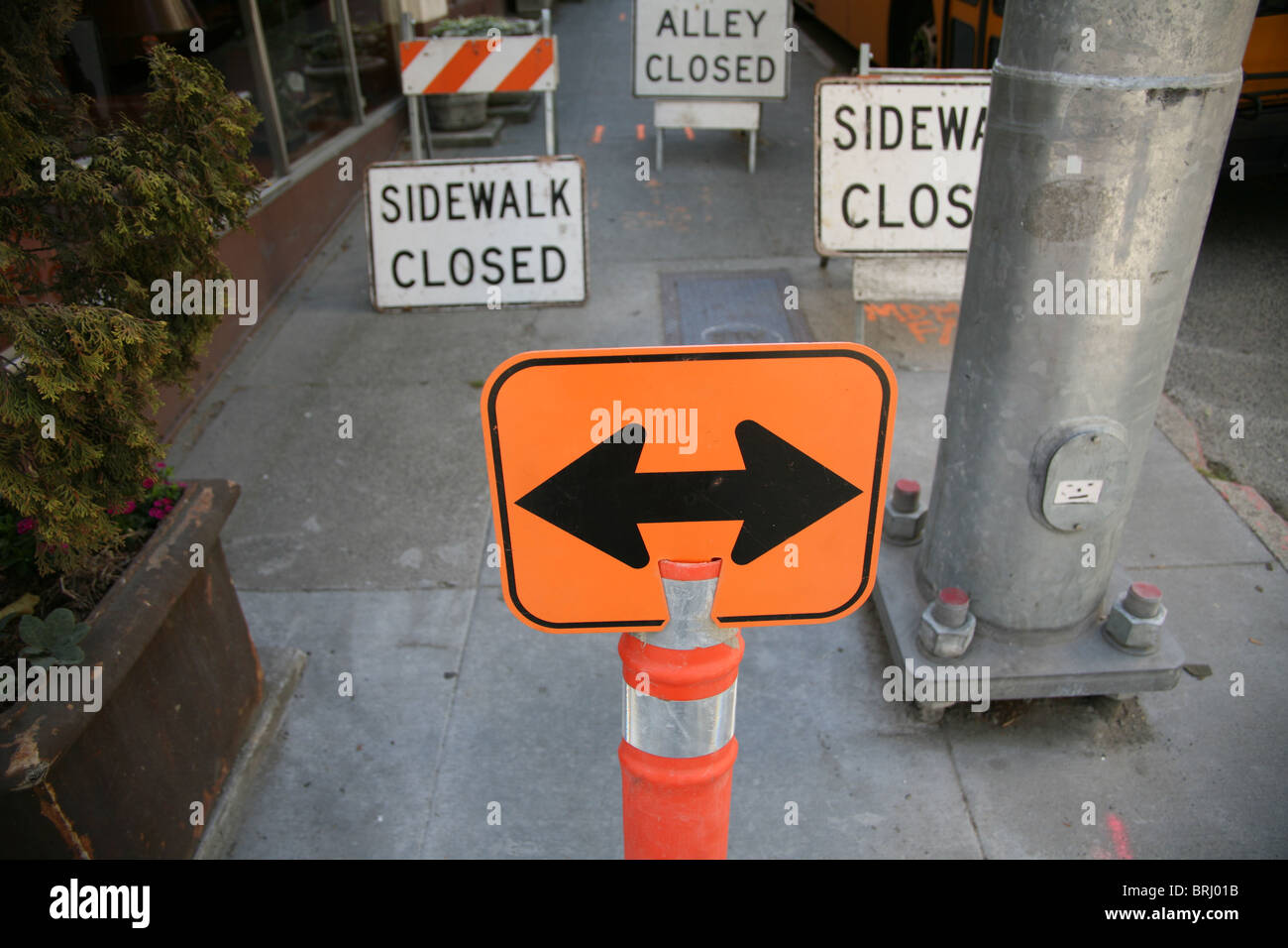Sidewalk closed signs hi-res stock photography and images - Alamy