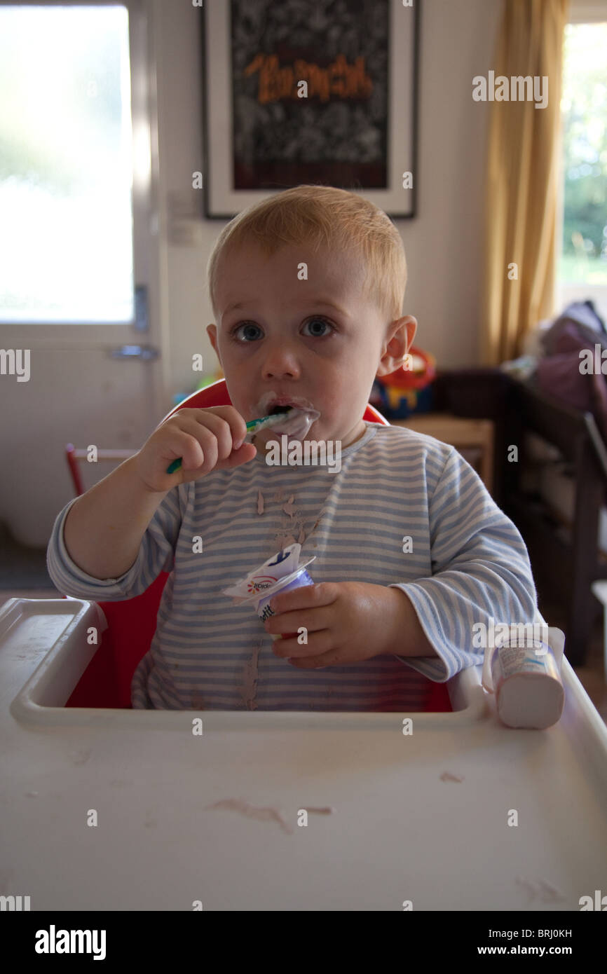 Eating messily hi-res stock photography and images - Alamy