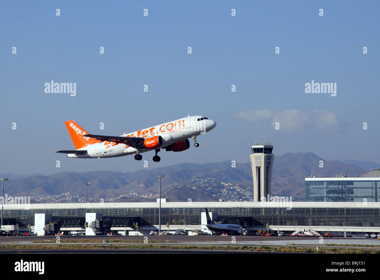 Easyjet aeroplane taking off hi-res stock photography and images - Alamy
