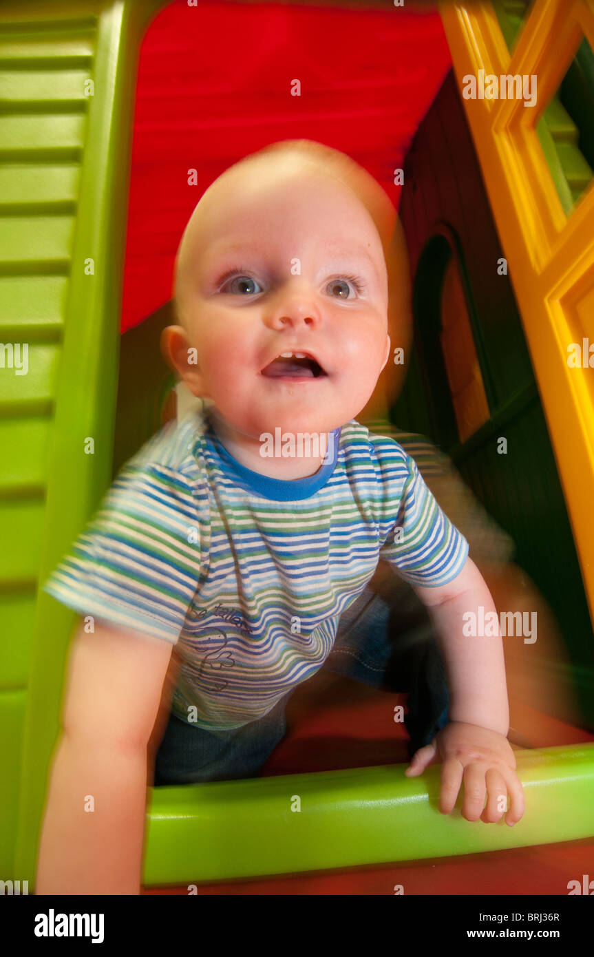 Child crawling door hi-res stock photography and images - Alamy